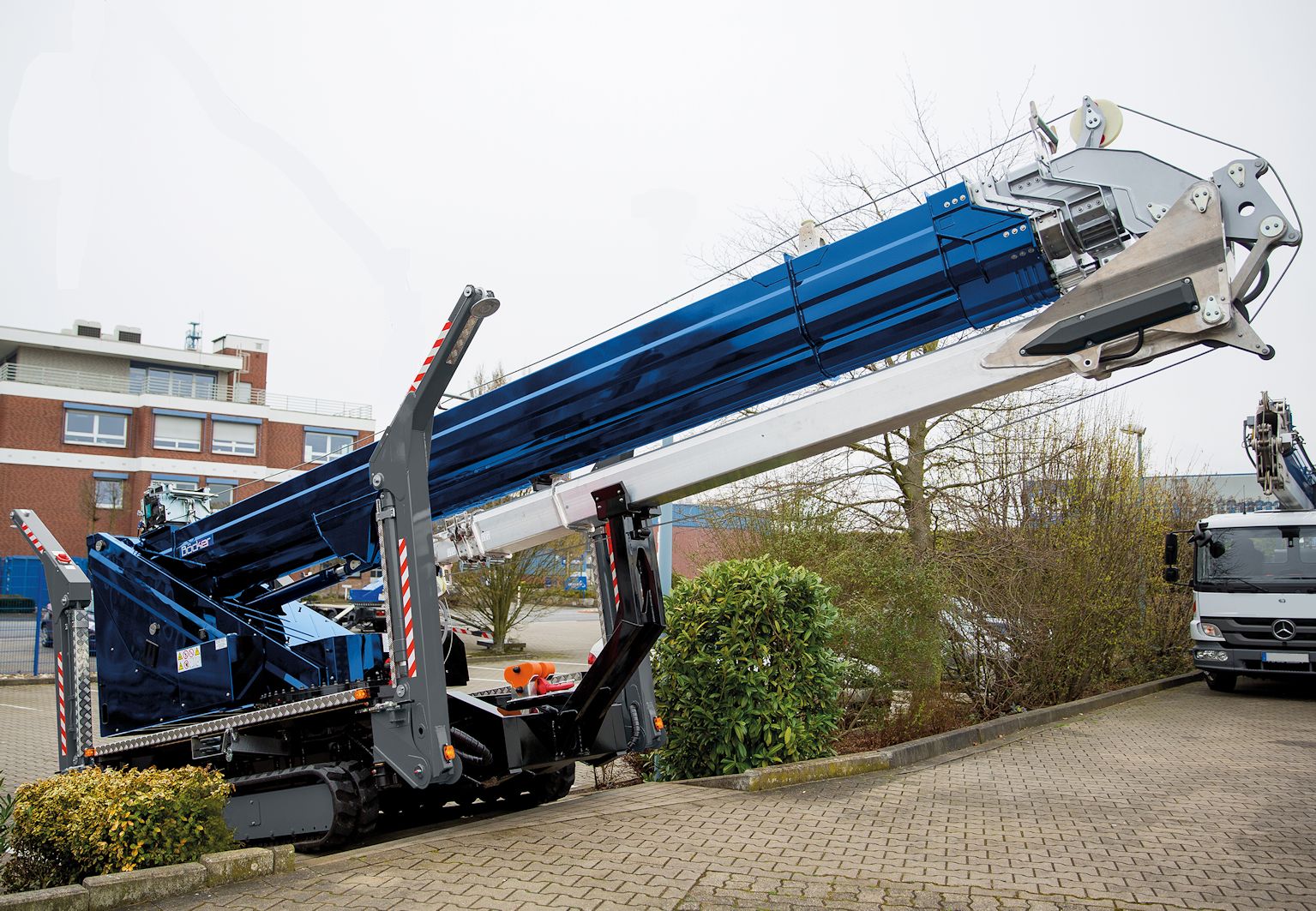 Aktuelle Kranmodelle und Bauaufzüge, Böcker Maschinenwerke GmbH, Story - PresseBox