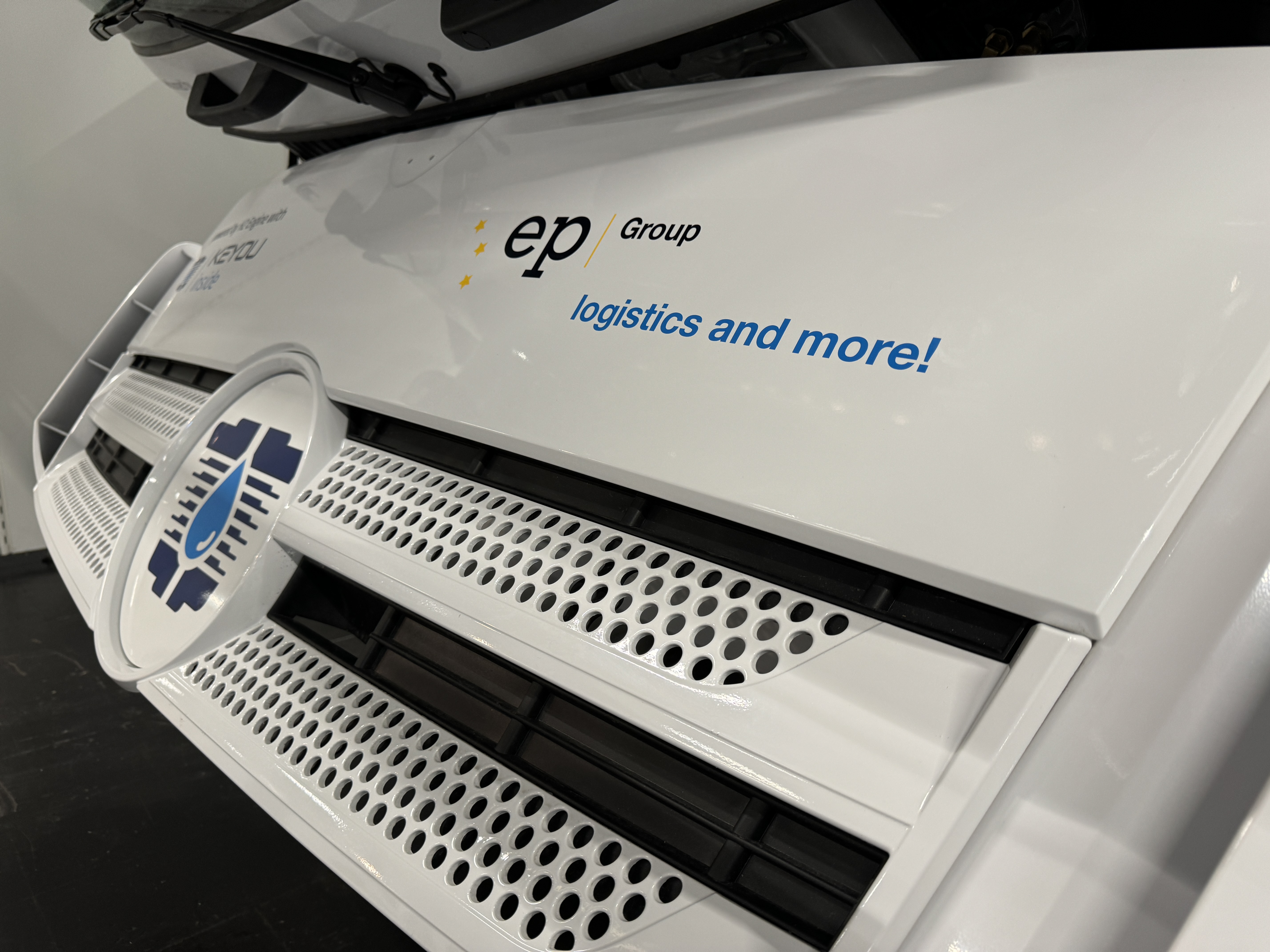 Meilenstein beim Hydrogen Dialogue: KEYOU übergibt ersten 18t-Lkw an ...