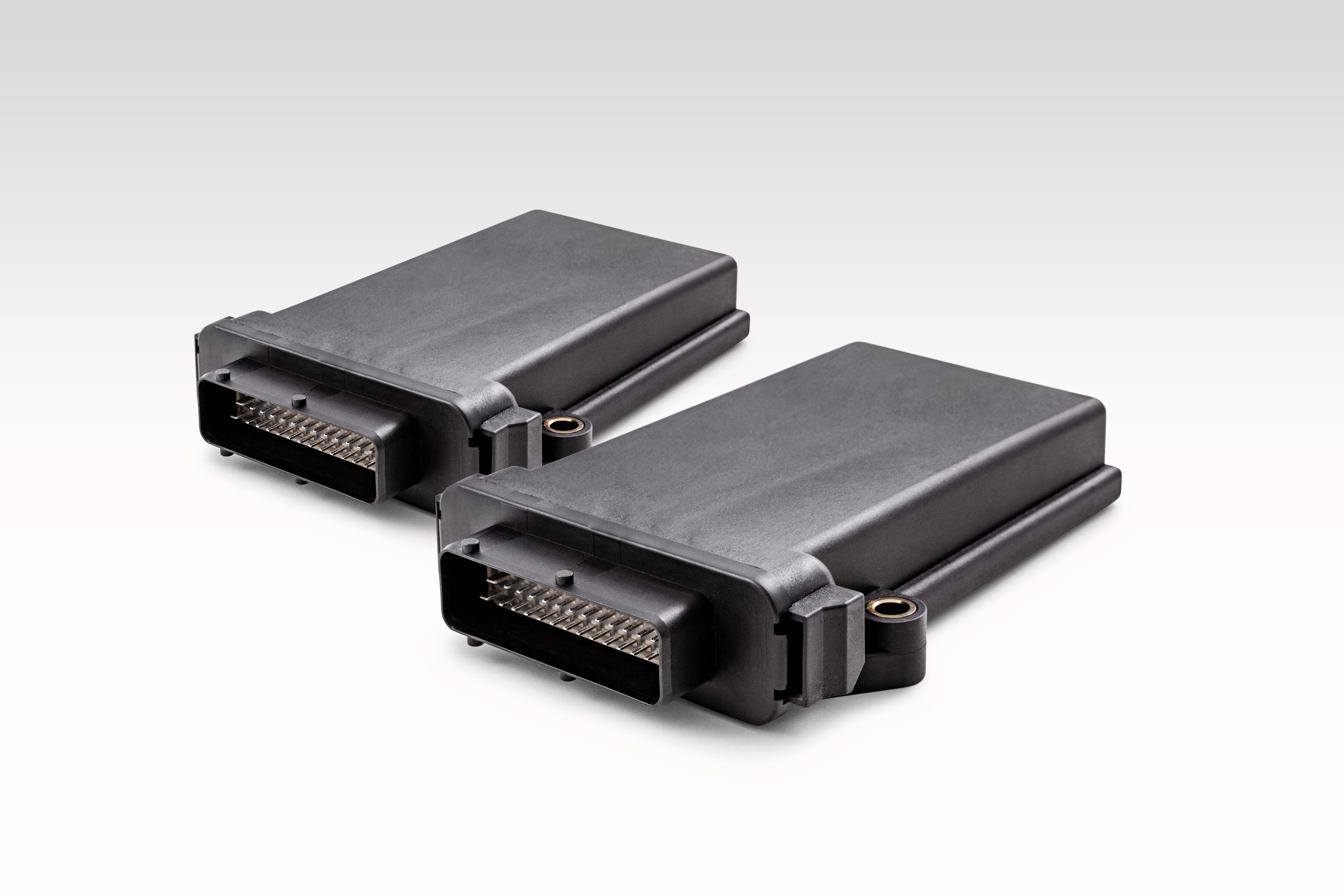 Kompakt und robust: Steuerungen und I/O-Module für mobile Maschinen ...