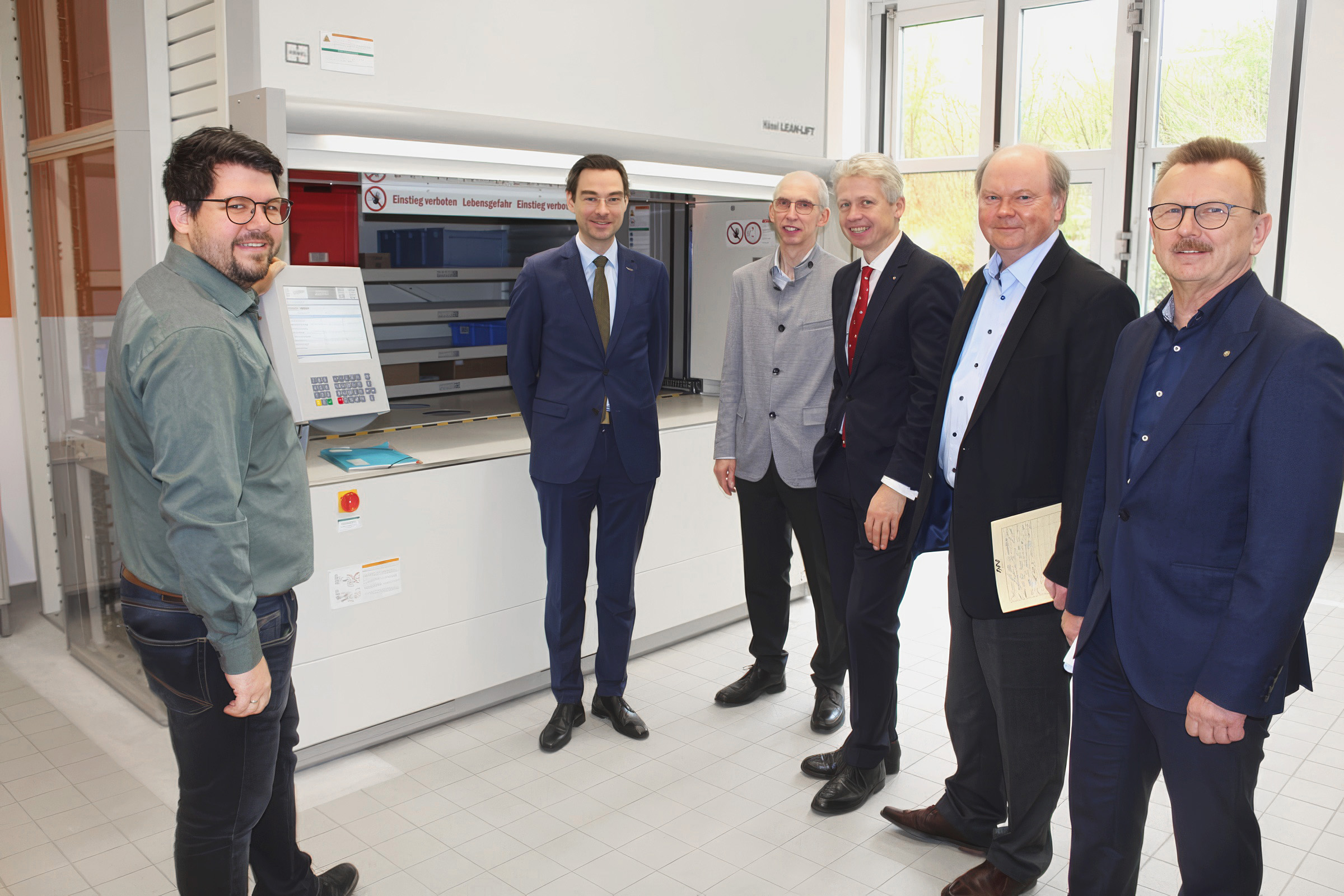 Smart Learning mit Smart Storage: Der Hänel Lean-Lift® an der OTH ...