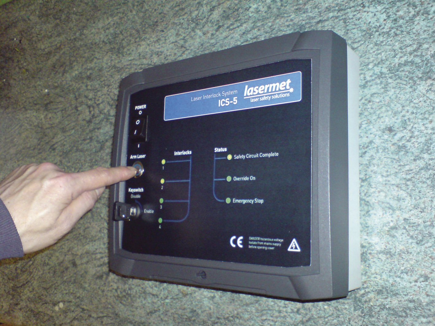 Sicherer Betrieb von Laseranlagen: Laser 2000 präsentiert neues ...
