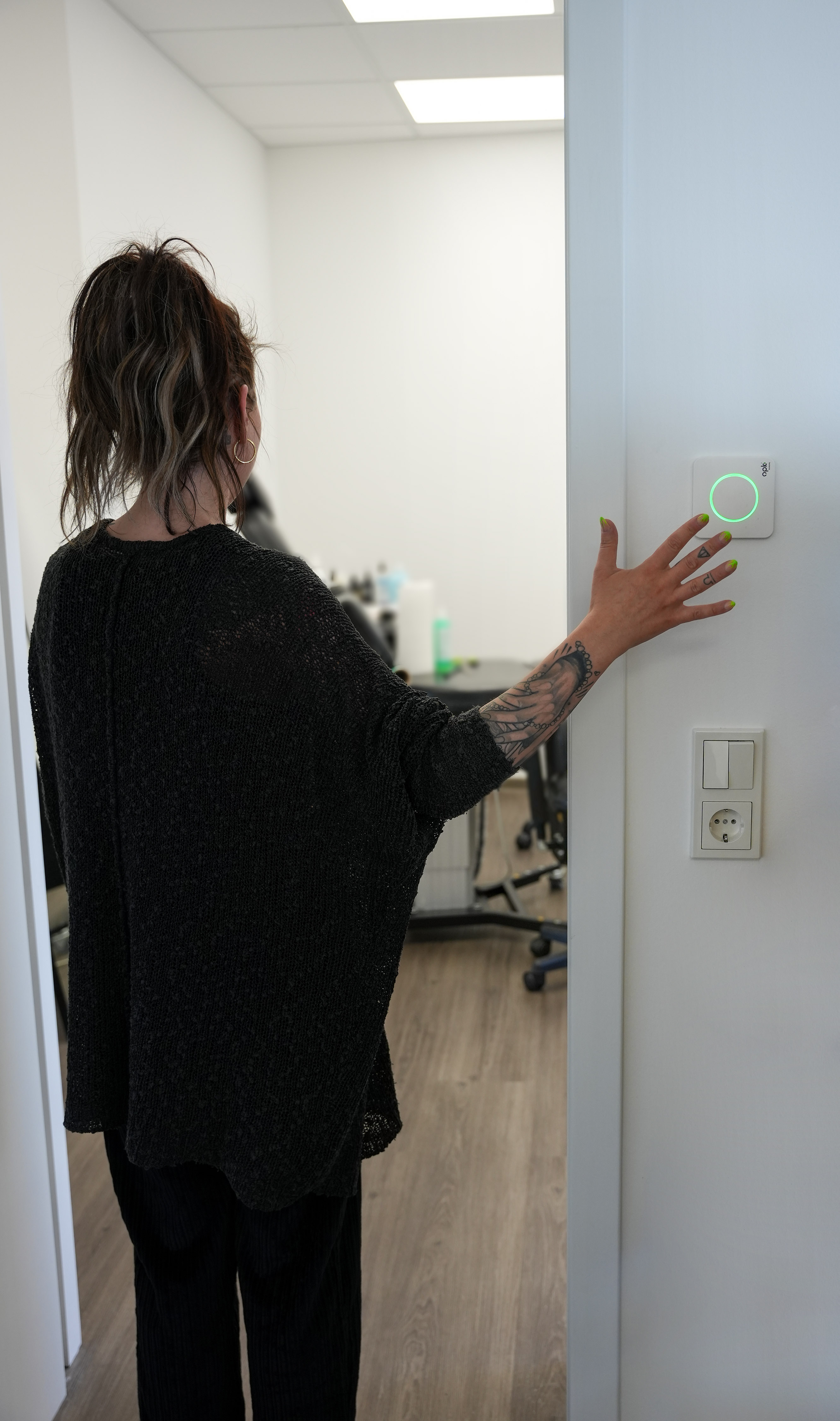 It’s better with gloves, BBC Bircher Smart Access, Story - PresseBox