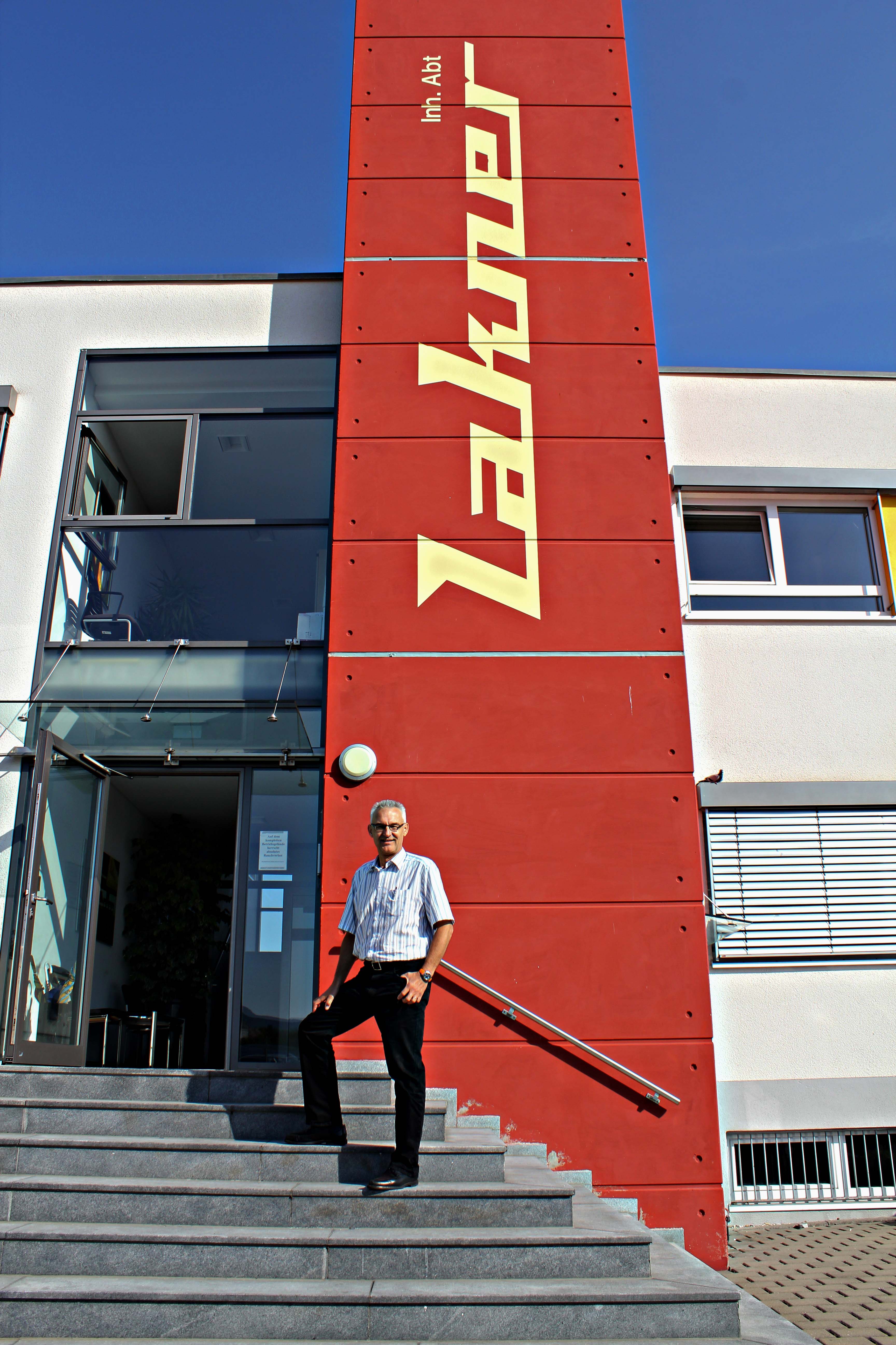 Spedition Lakner stattet 35 Lkw mit ELVIS-Fahrer-App habbl aus, ELVIS ...