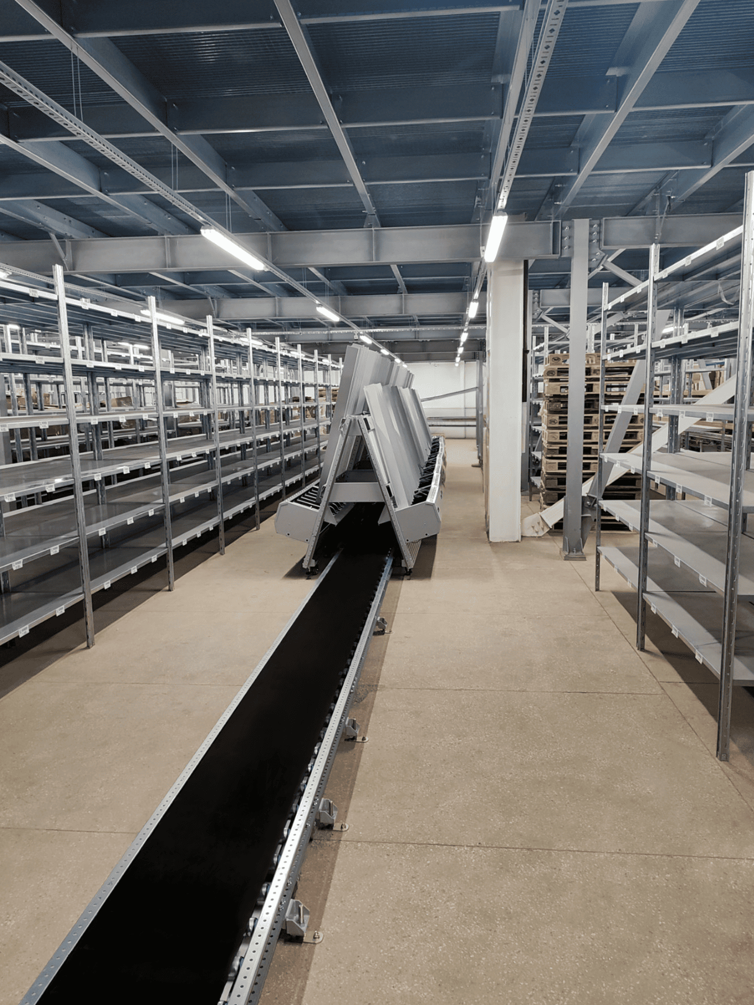 A-frame with Pick-to-Tote by KAPELOU: an efficient solution for ...