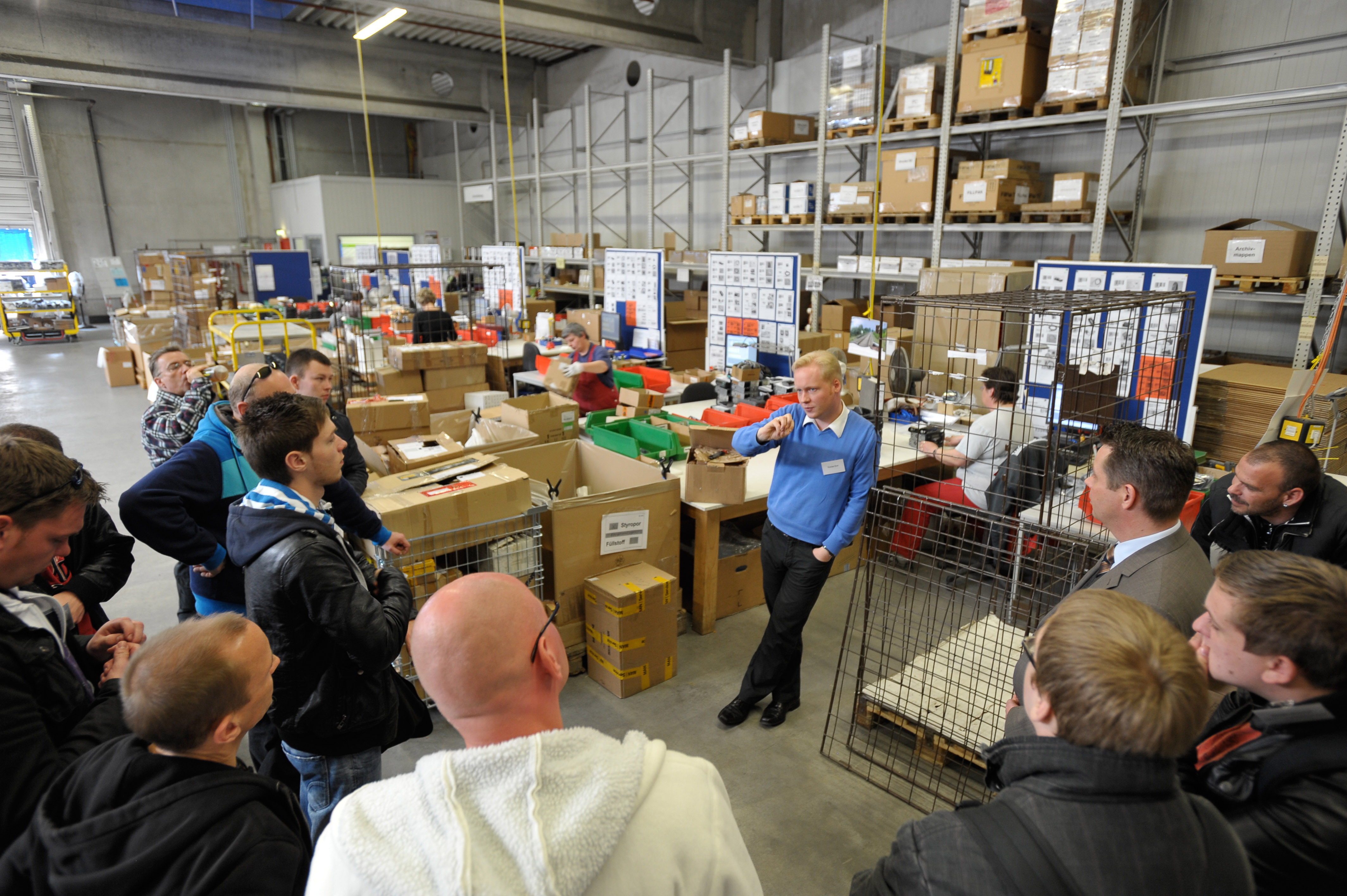 Toll Collect präsentiert Logistikzentrum für Fahrzeuggeräte, Toll ...