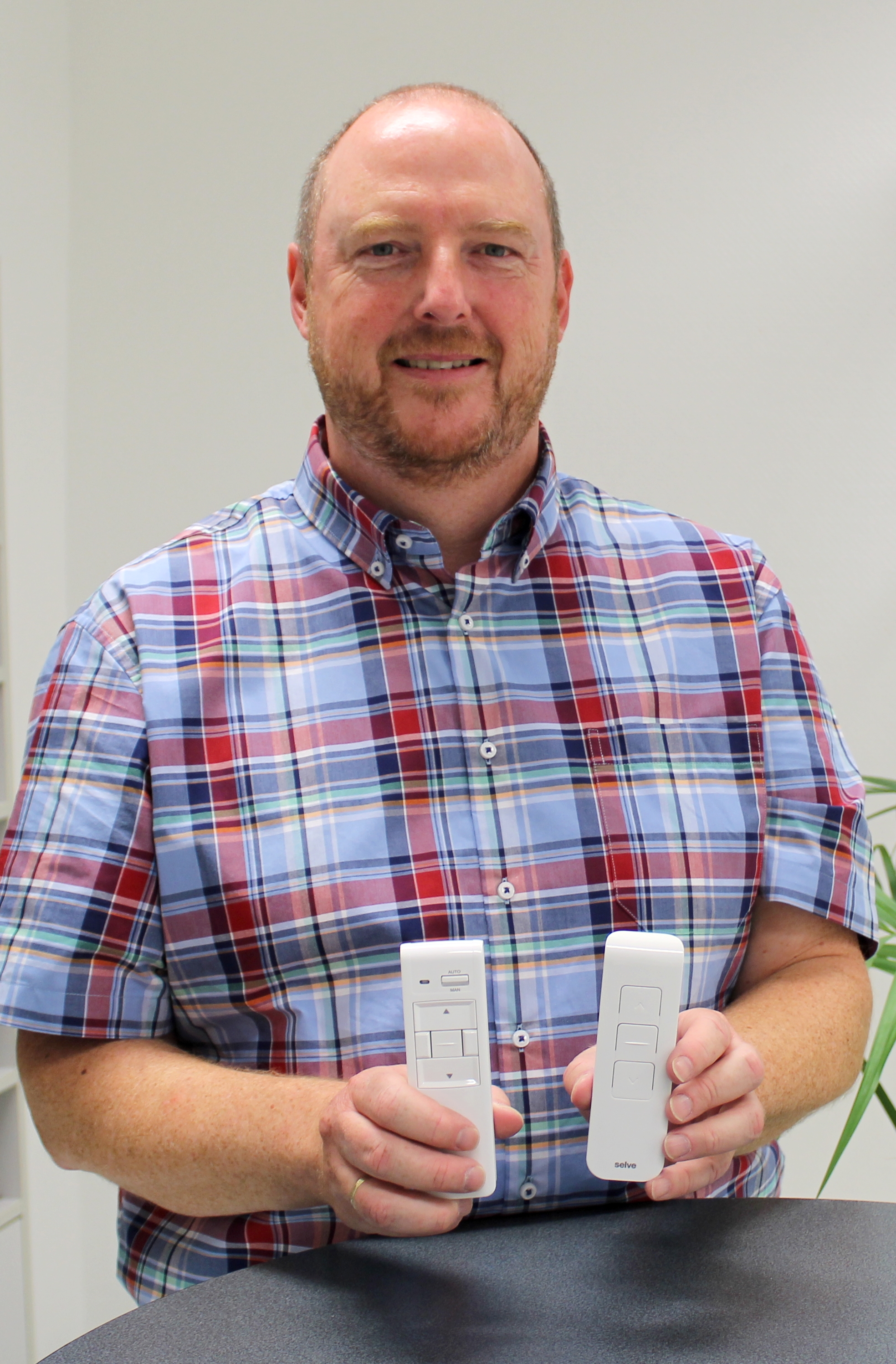 Äußerst handlich, praktisch, gut: commeo-Handsender im neuen Design, SELVE GmbH & Co. KG, Story ...