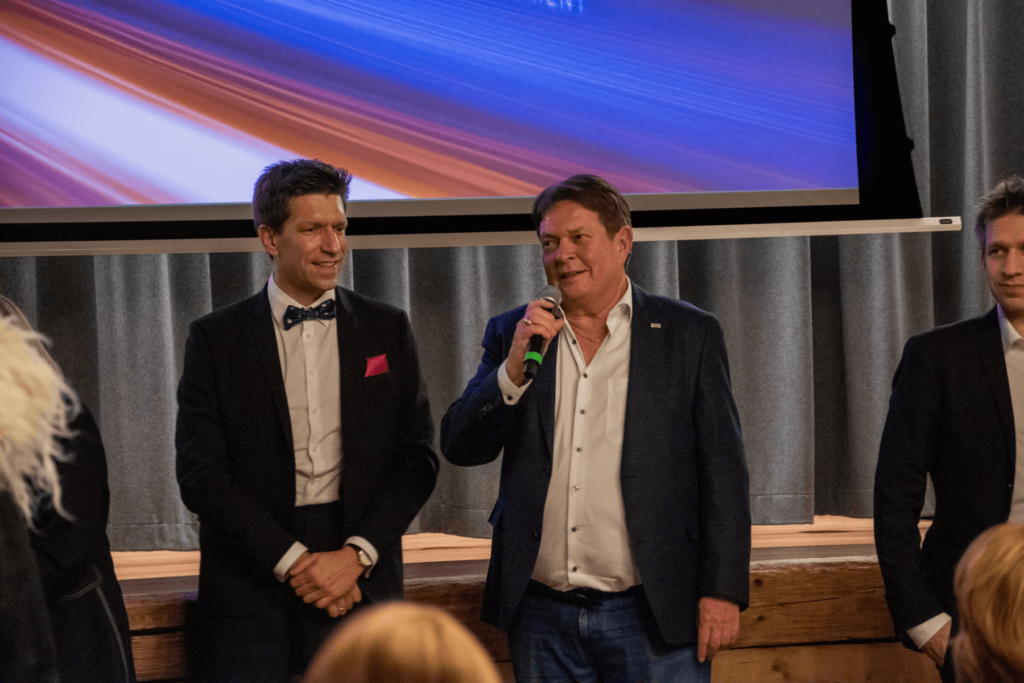 Gemeinsames Anstoßen auf die Erfolge des letzten Jahres, Soloplan GmbH ...