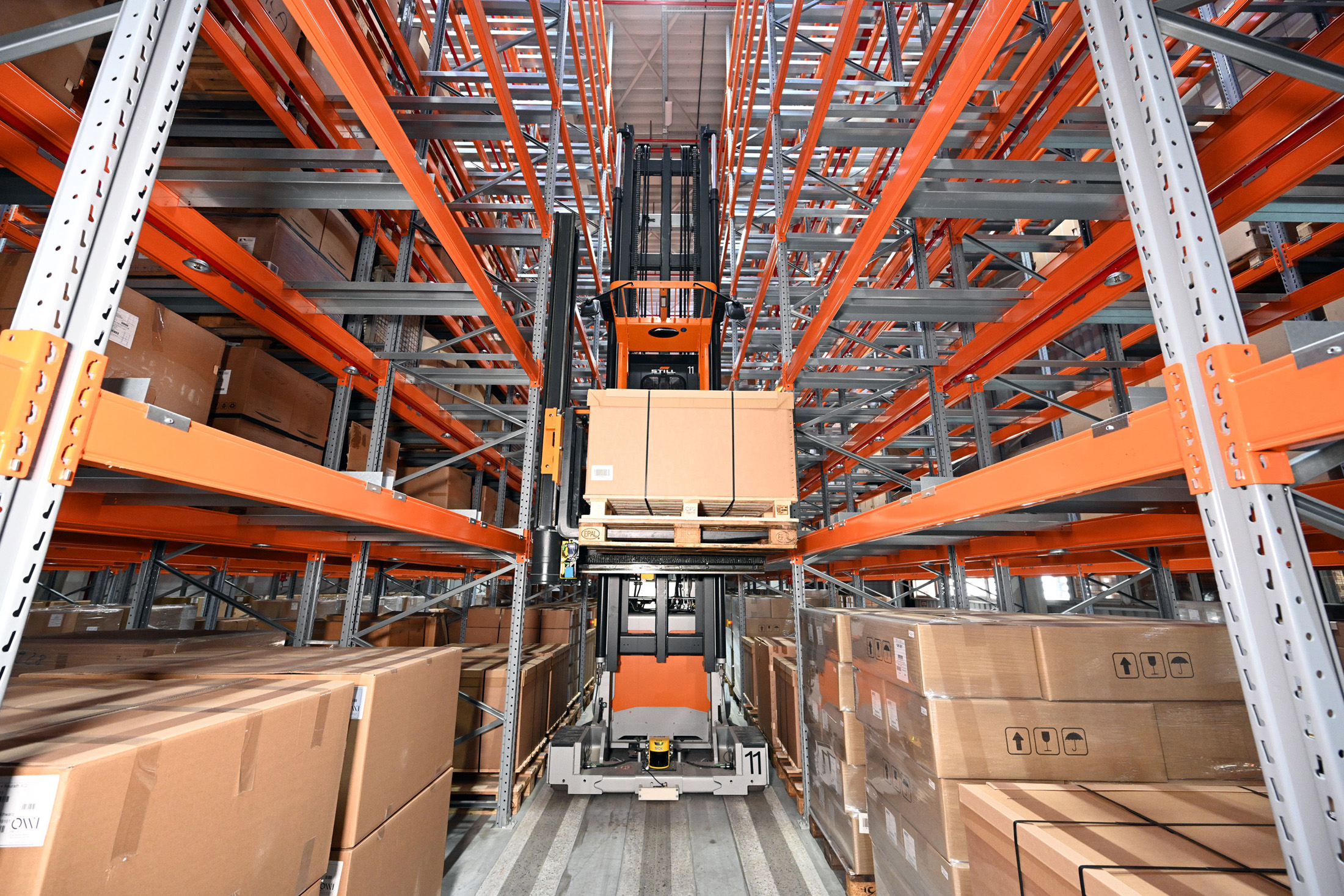 Dematic automatisiert Hochregallager von König + Neurath, Dematic GmbH ...