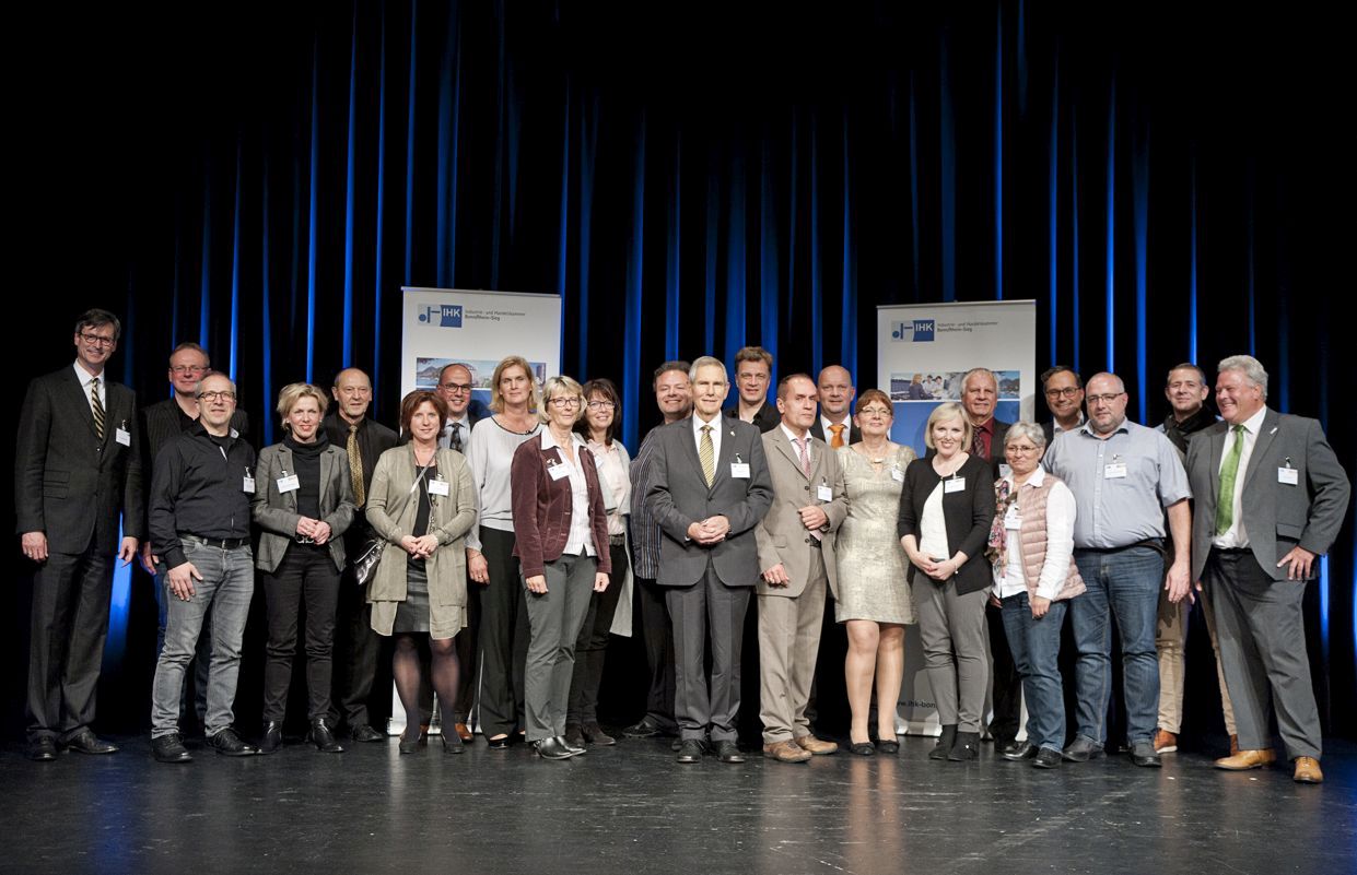 IHK zeichnet 41 Ehrenamtliche aus - erstmals Auszeichnung Gold mit ...