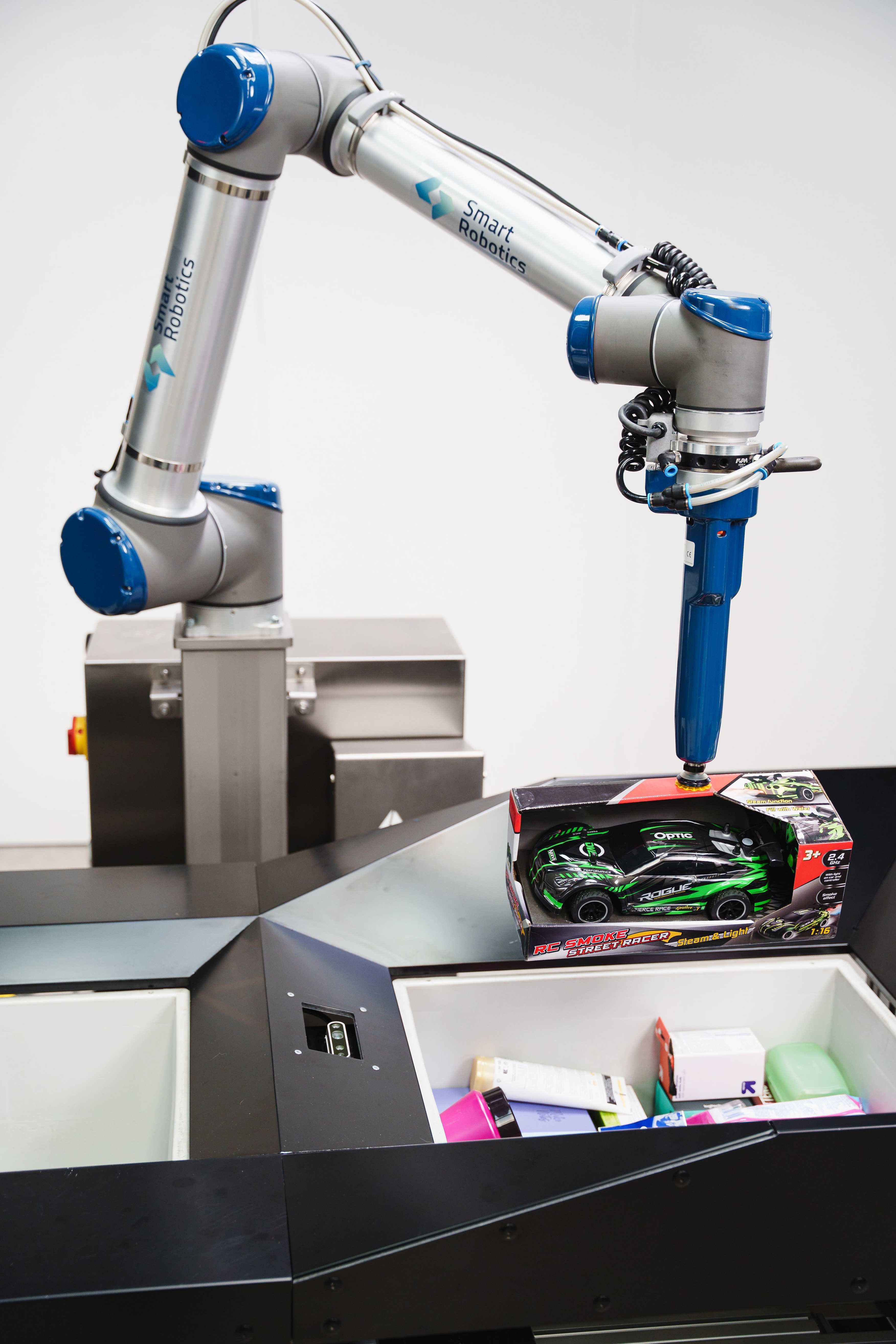 Meet the Future of Fulfillment: Smart Robotics Debuts a Complete AI ...