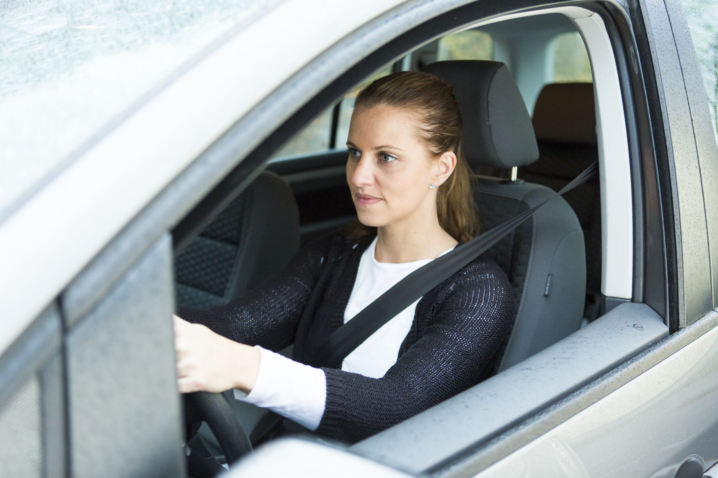 Richtige Sitzposition im Auto: Instrumente müssen gut abzulesen sein ...