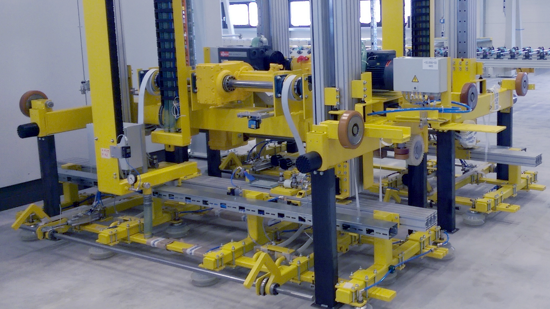 Transport and handling systems have proven themselves in the production of lightweight panels ...