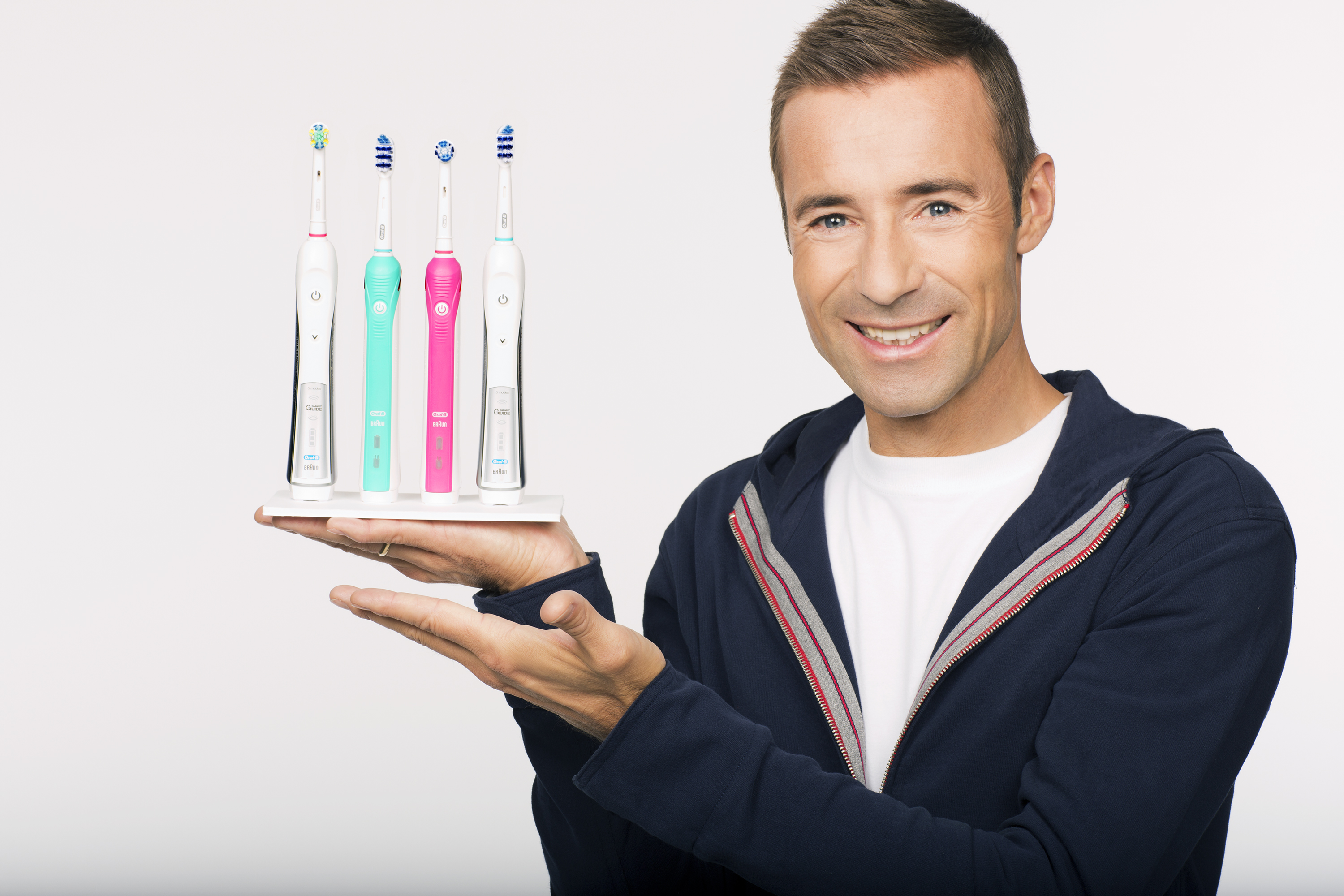 Weihnachten wird bunt: mit Kai Pflaume und den limitierten Design ...