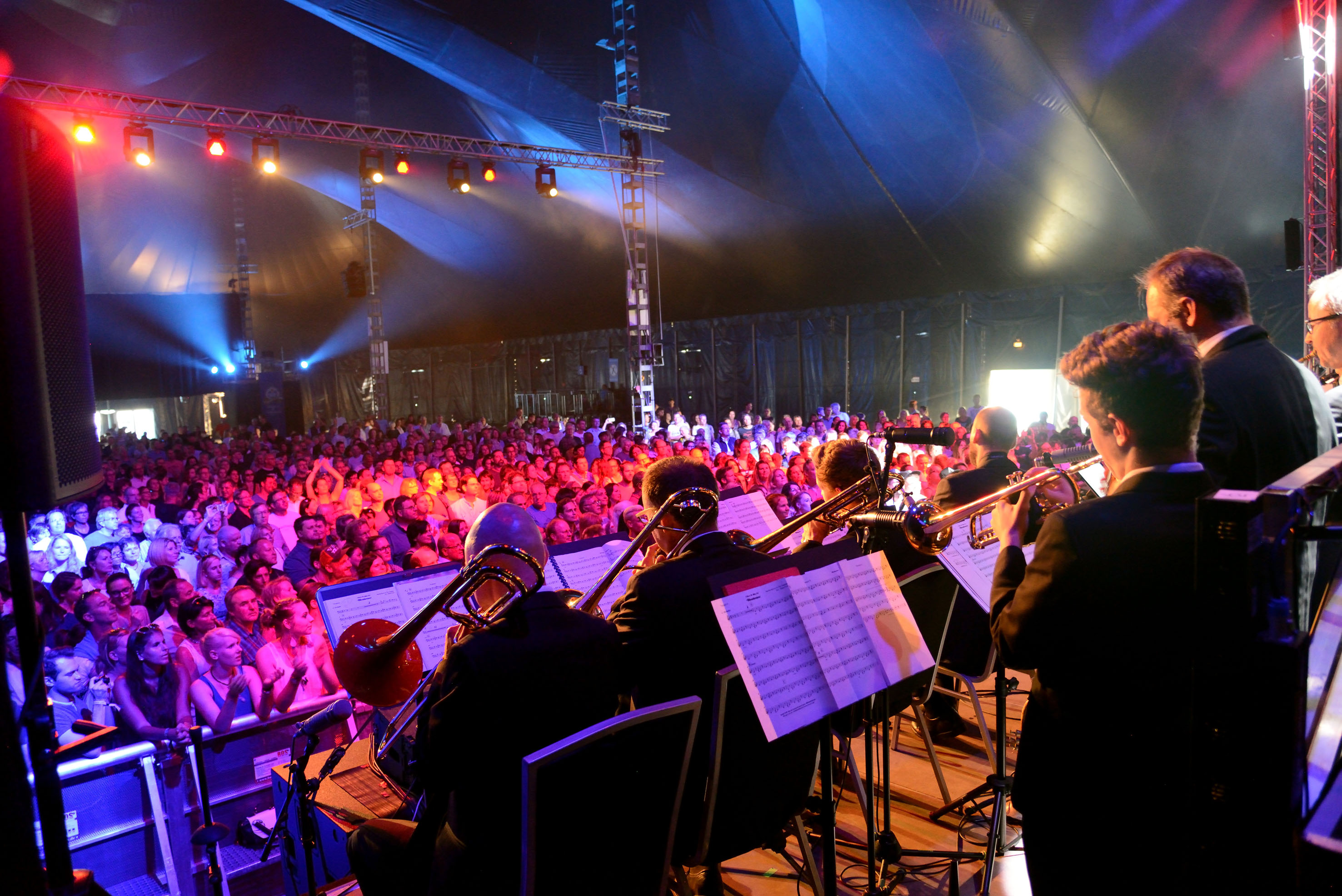 Gravity Stative sorgen für Aufsehen bei Bluetone-Festival 2016, Adam ...