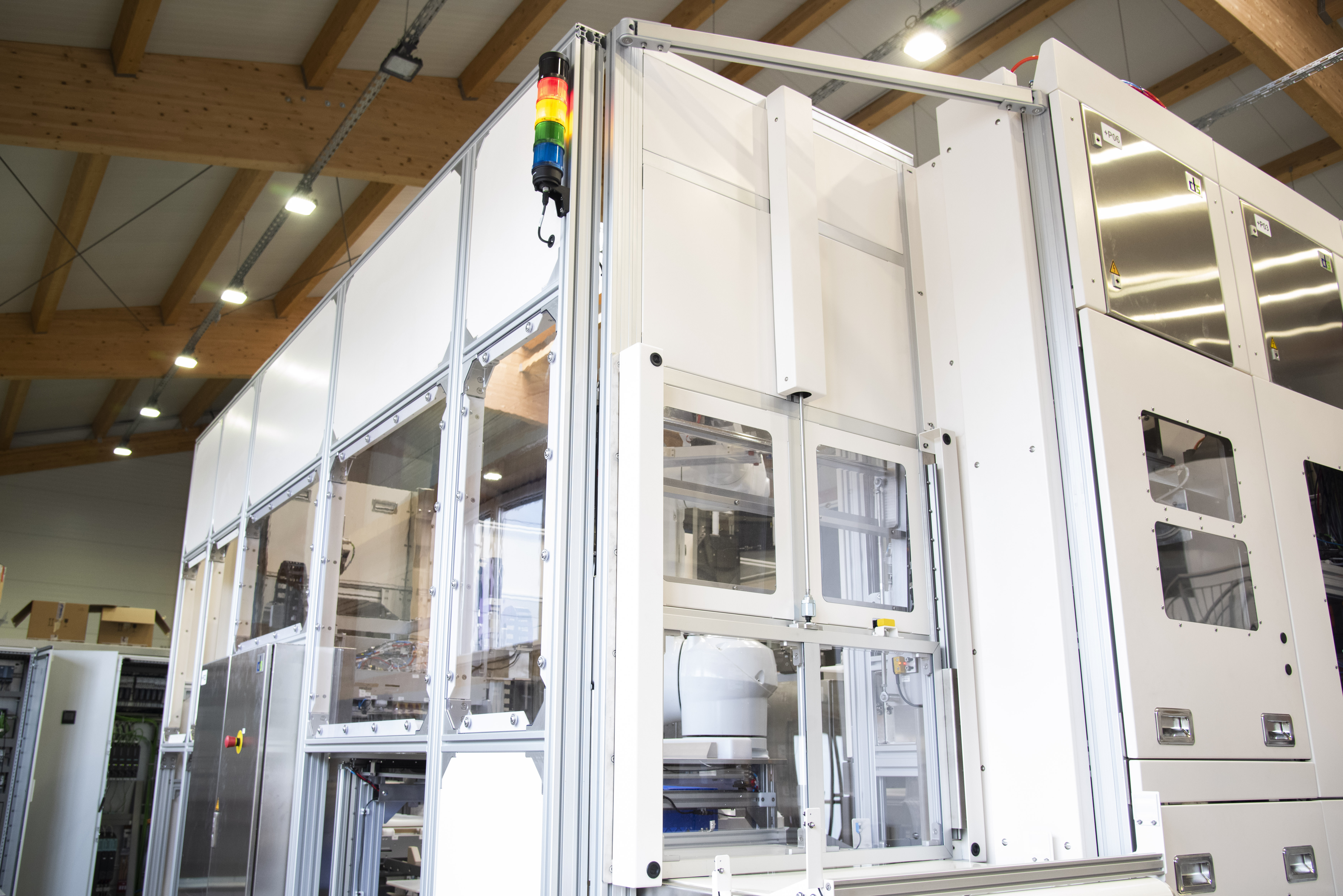 Vollautomatische FOSB-Verpackung mit Reinraumrobotern, Stäubli Tec ...