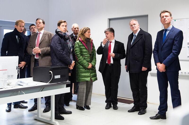 Ünnepélyes keretek között megnyílt a SWISS KRONO Kft., SWISS KRONO ...