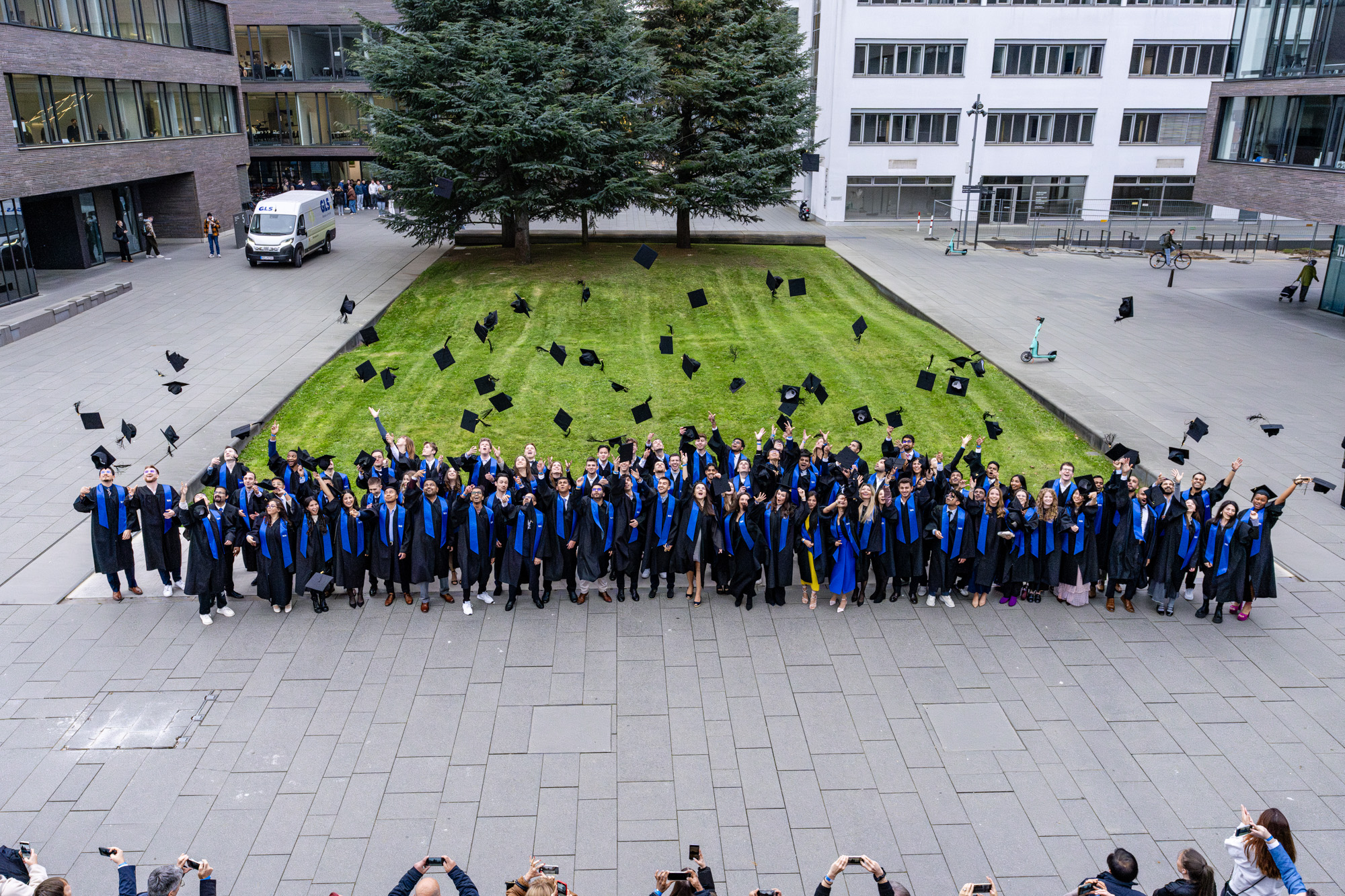 91 Absolventinnen und Absolventen starten durch, Die TUM Campus ...
