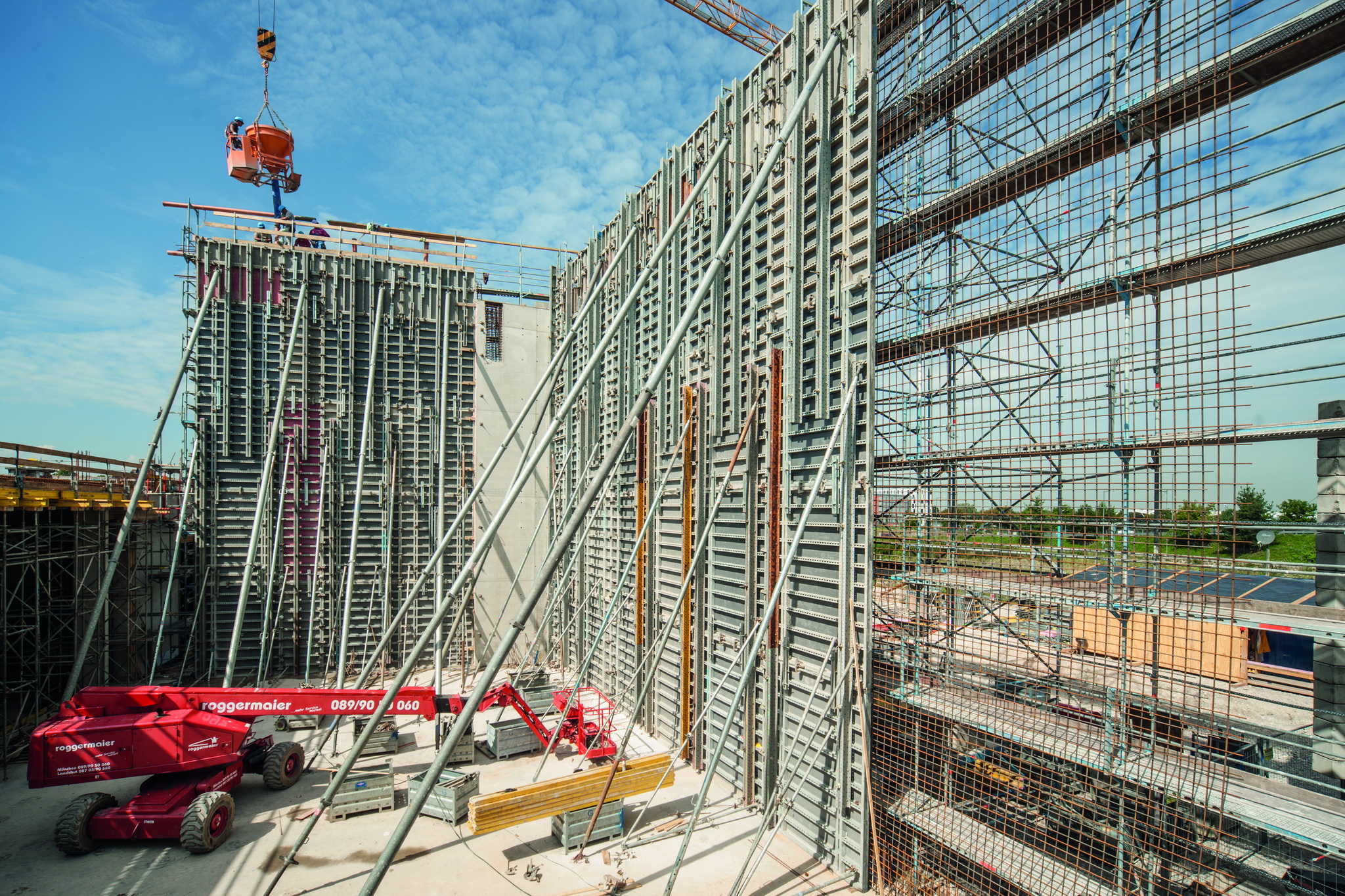 Efficient concrete formwork for climbers, NOE-Schaltechnik Georg Meyer ...