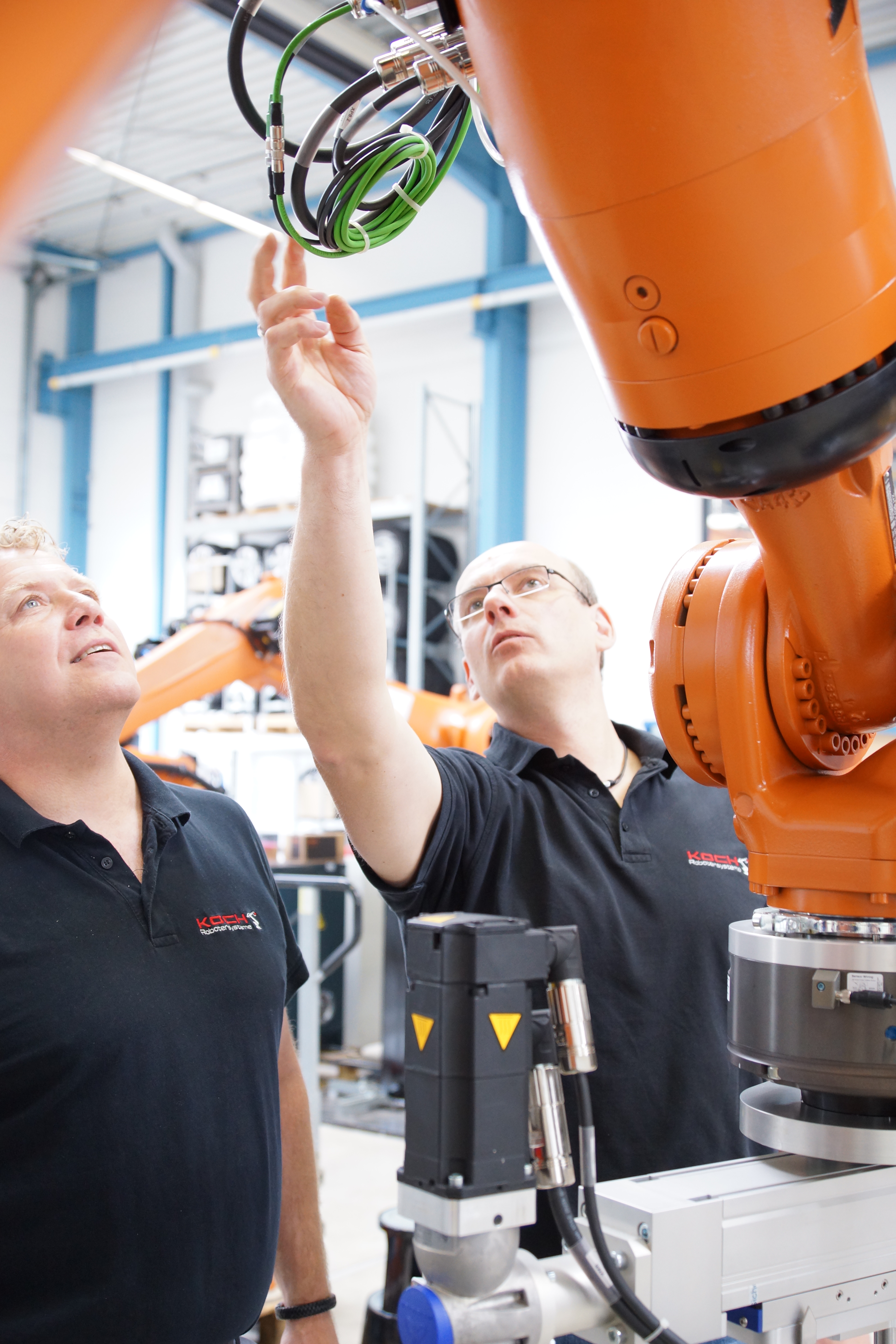 KOCH Robotersysteme: KI und Digitalisierung hin oder her – zumindest im Service wird der Mensch ...