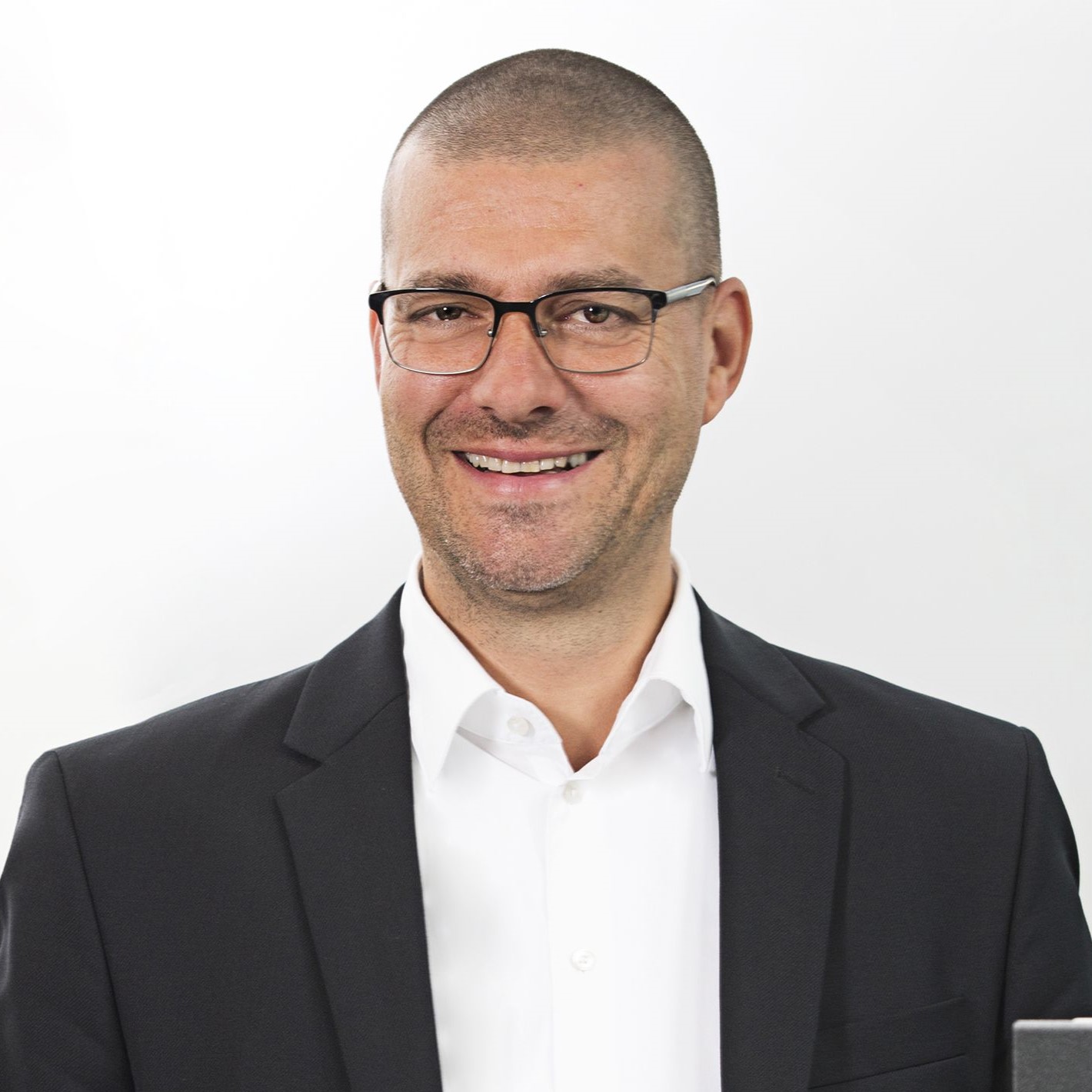 ADS-TEC Industrial IT verstärkt Vertriebsteam: Alexander Tech wird neuer Head of Sales, ads-tec ...