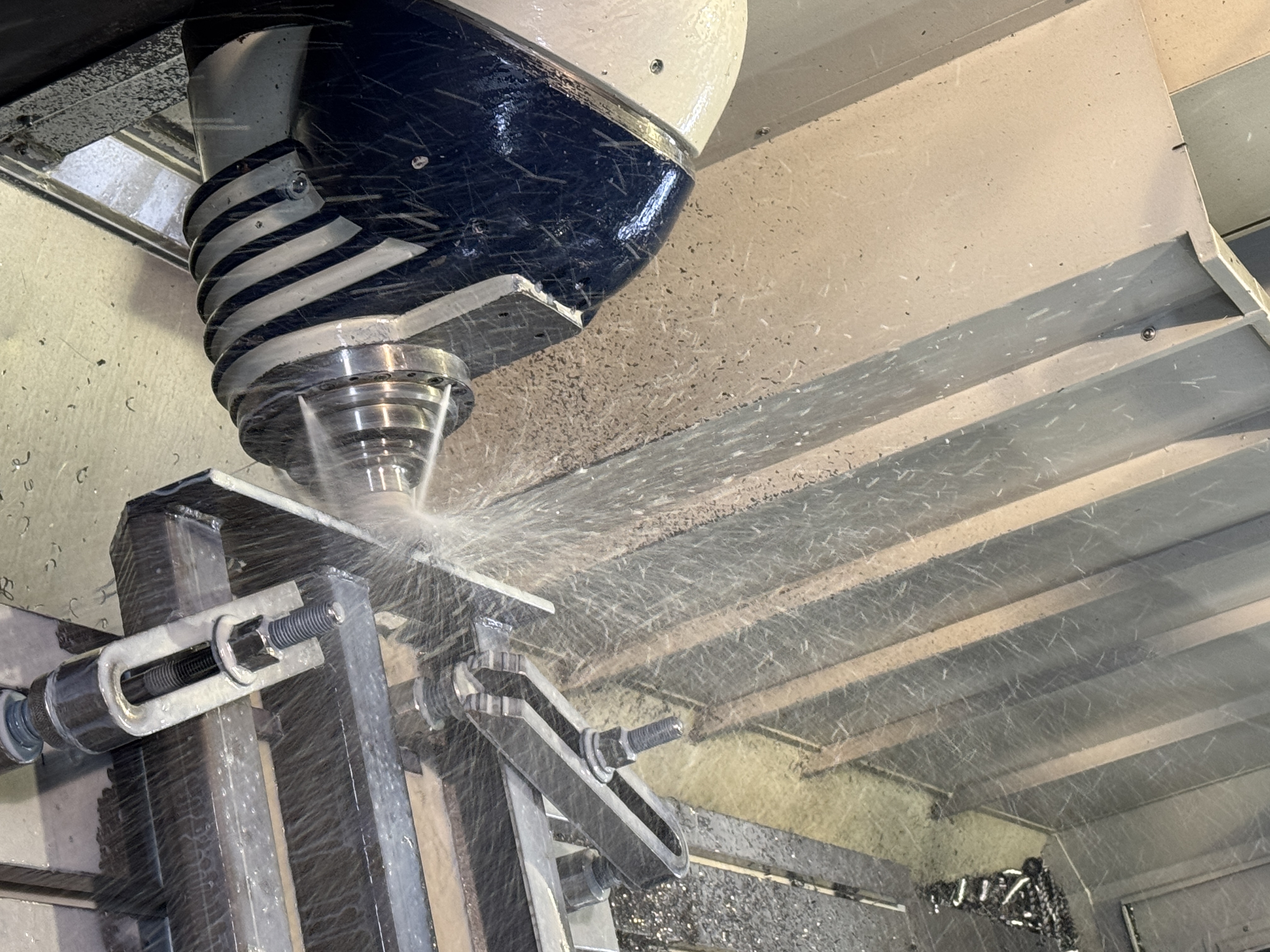 Leistungsstarker BANTLEON Kühlschmierstoff sichert Prozesseffizienz ...