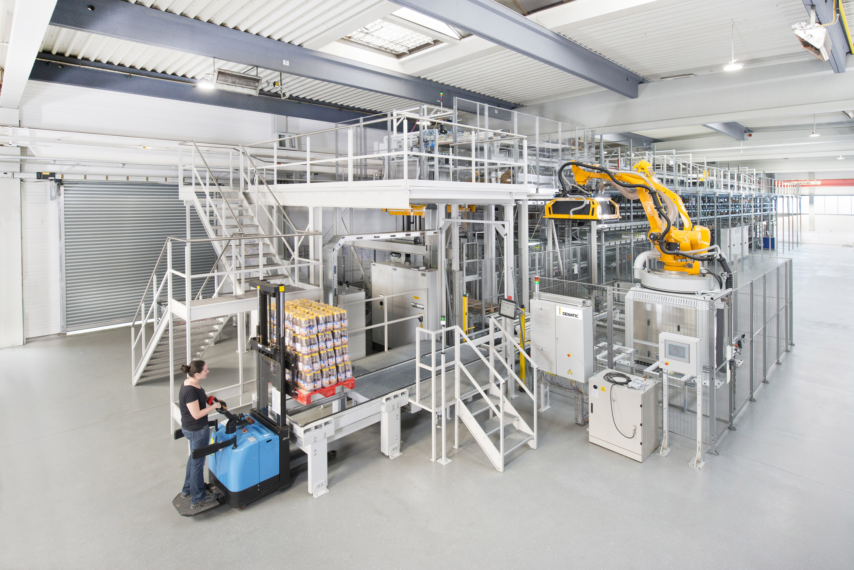 Dematic präsentiert mit AMCAP ein vollautomatisches Palettiersystem ...