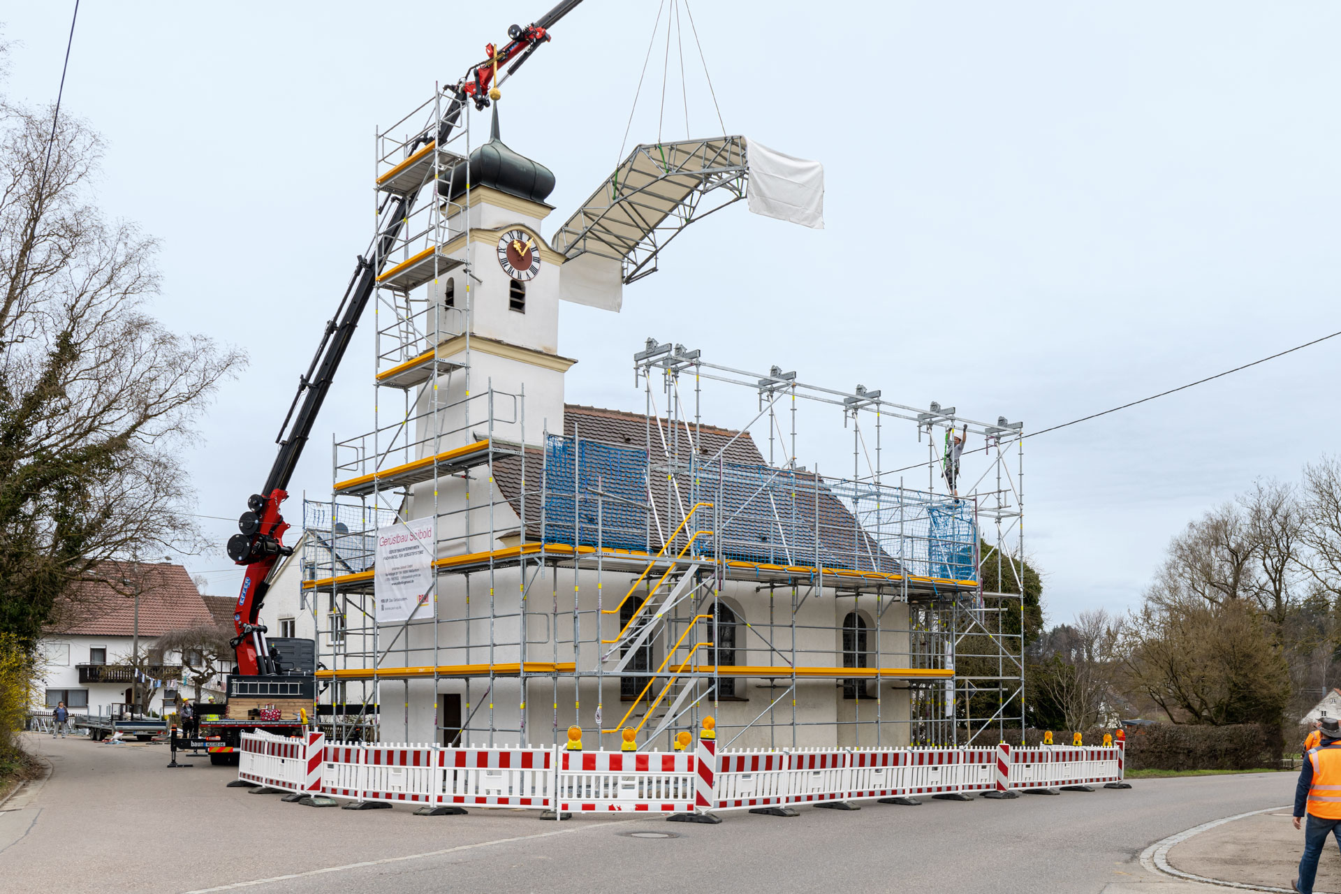 Gut geschützt und sicher arbeiten, PERI Vertrieb Deutschland GmbH & Co ...
