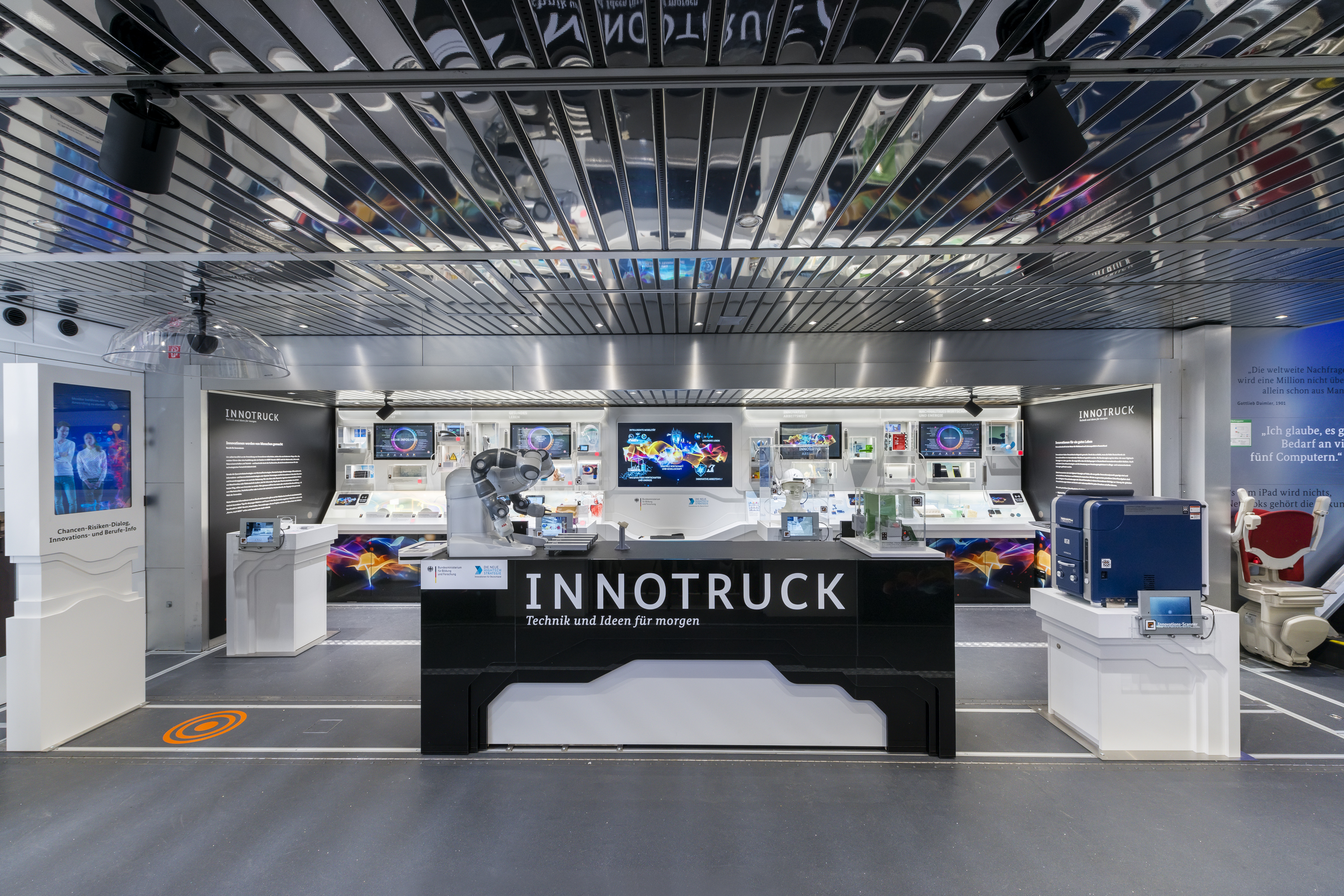 Hightech-Truck in Jena: An der Kaleidoskop Schule zeigt der InnoTruck ...