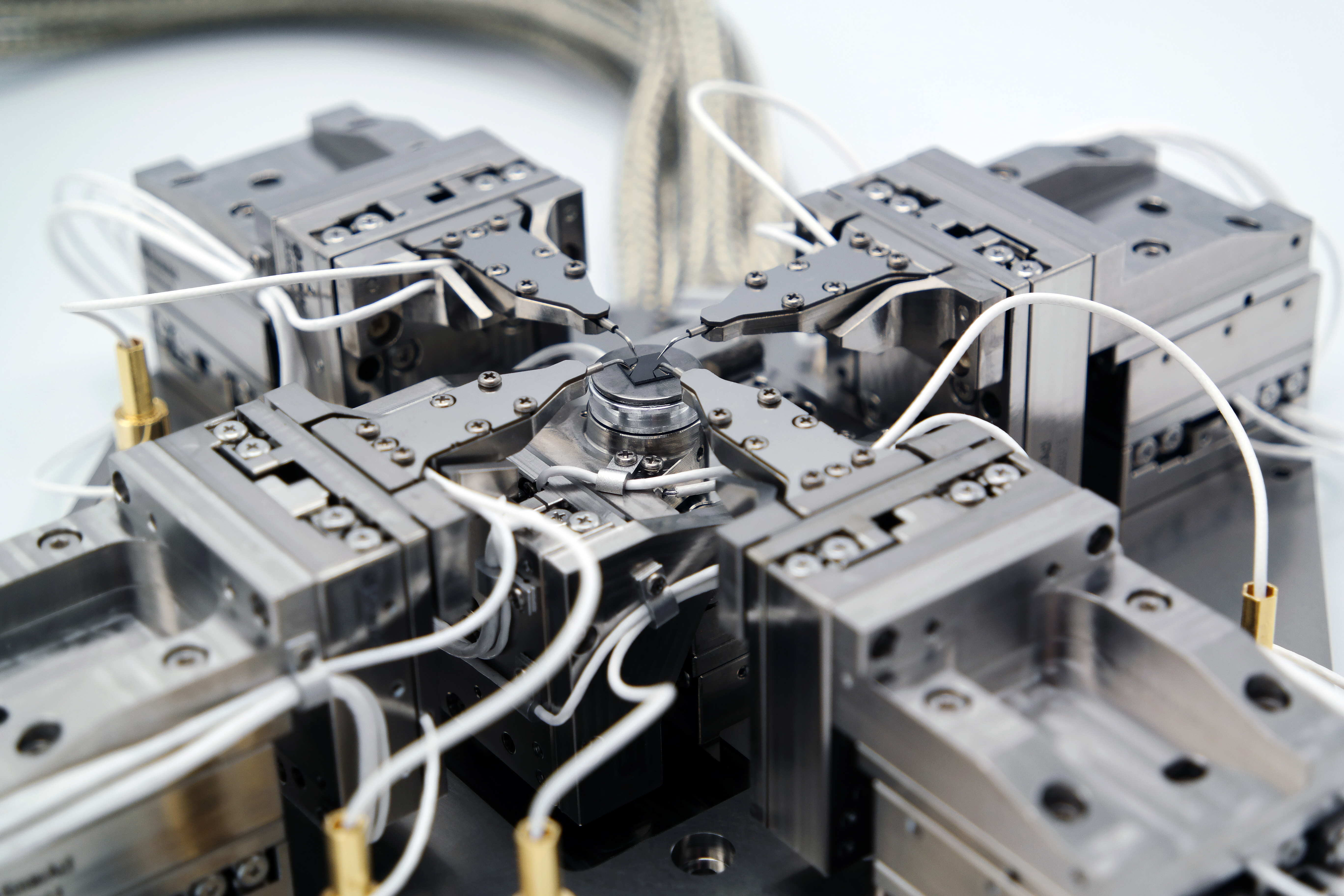 Electrical Characterization of Nanomaterials, SmarAct GmbH, Story - PresseBox