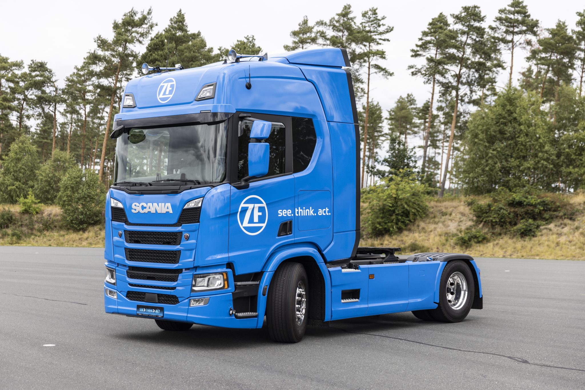 Auf dem Weg zu null Emissionen: ZF präsentiert neue E-Mobilitäts ...