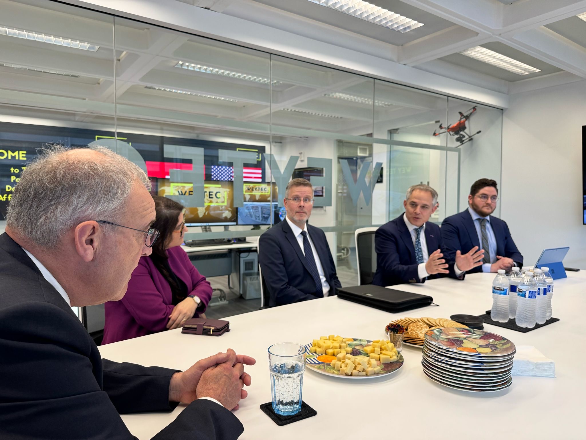 Wegen US-Zollpolitik: Bundesrat Guy Parmelin besucht das Schweizer ...