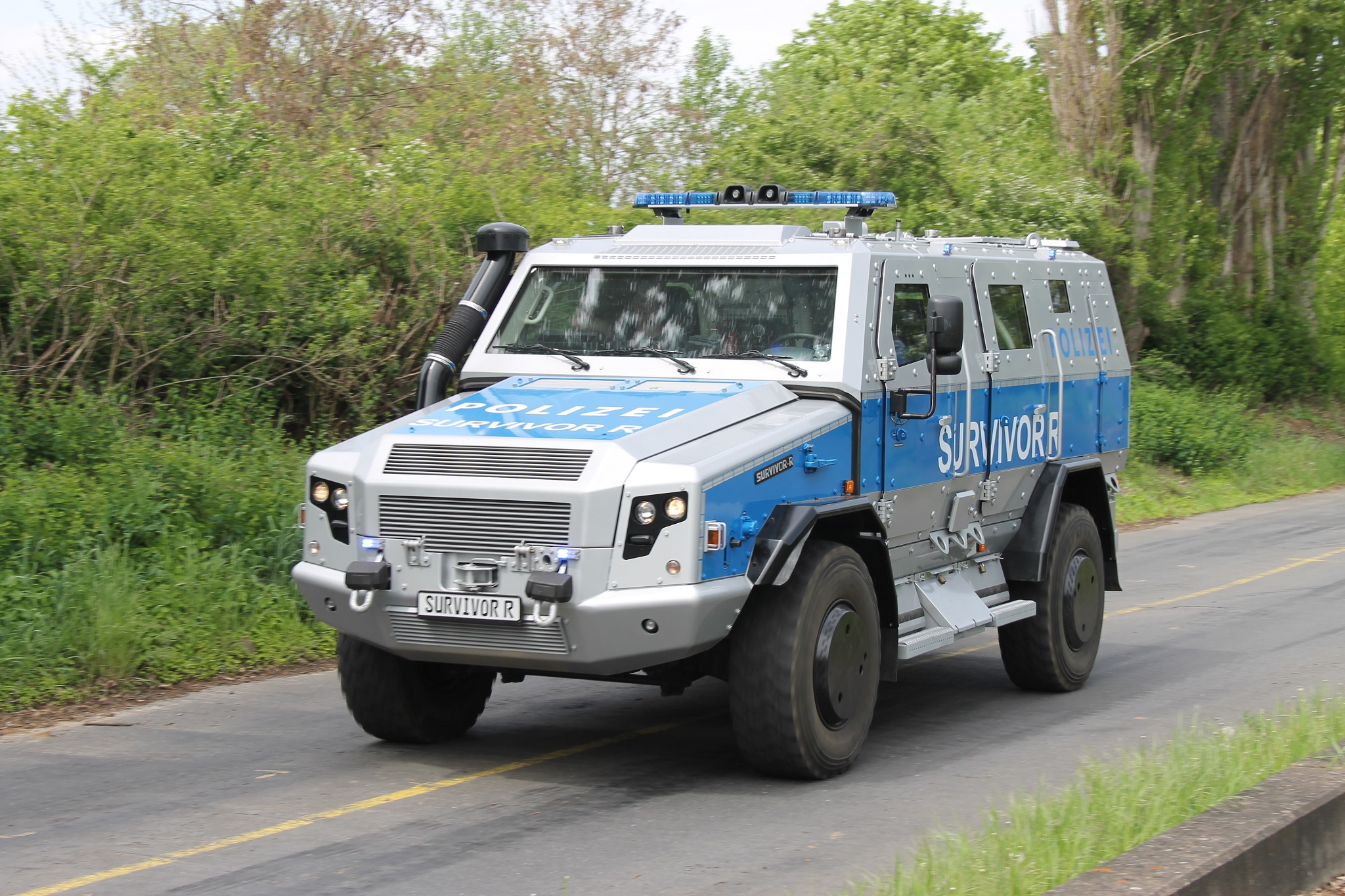 Rheinmetall to supply Berlin Police with RMMV Survivor R special ...