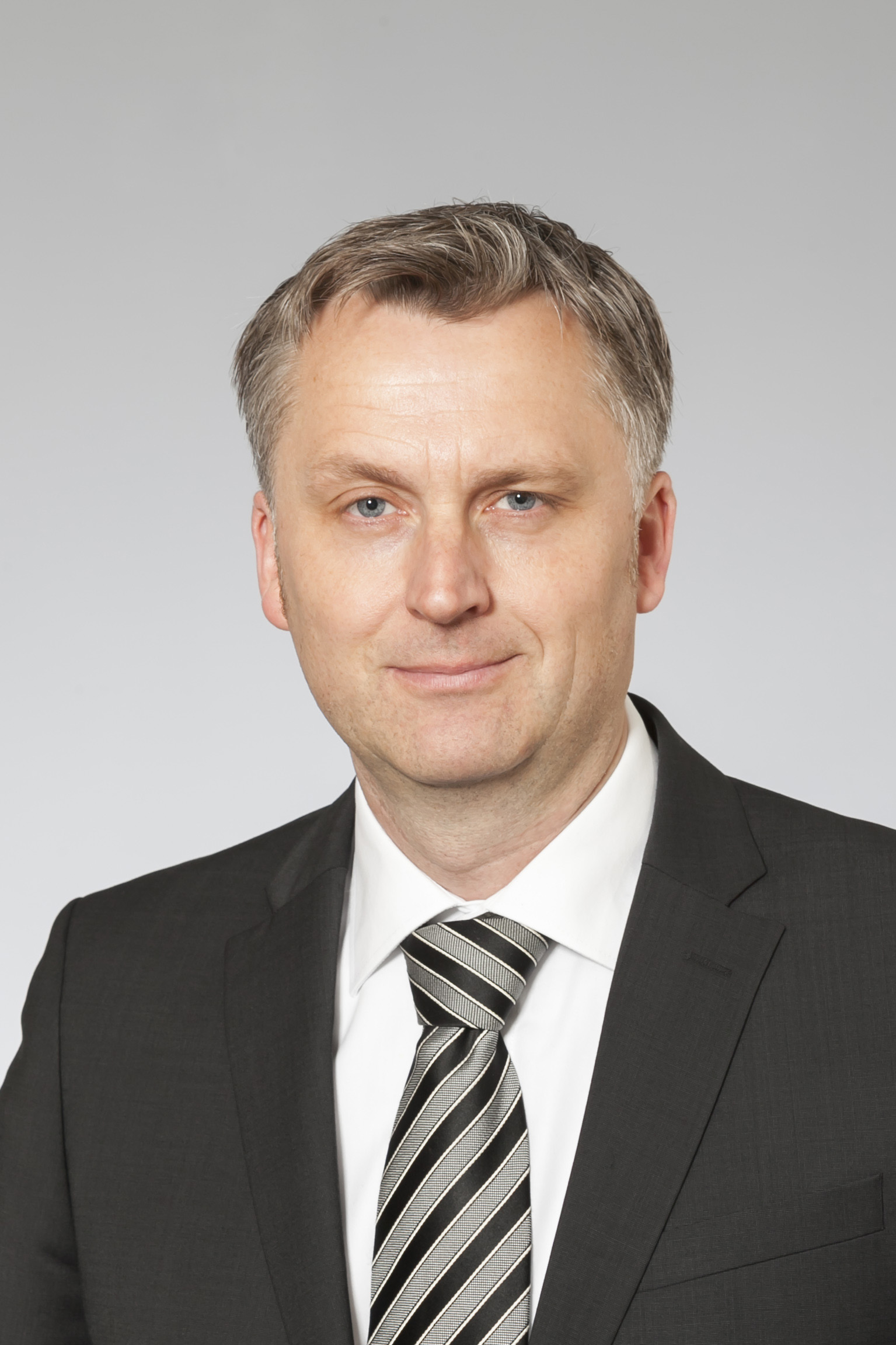 WACKER Wärmeleitpaste & Co. perfekt dosieren, ViscoTec Pumpen- u ...