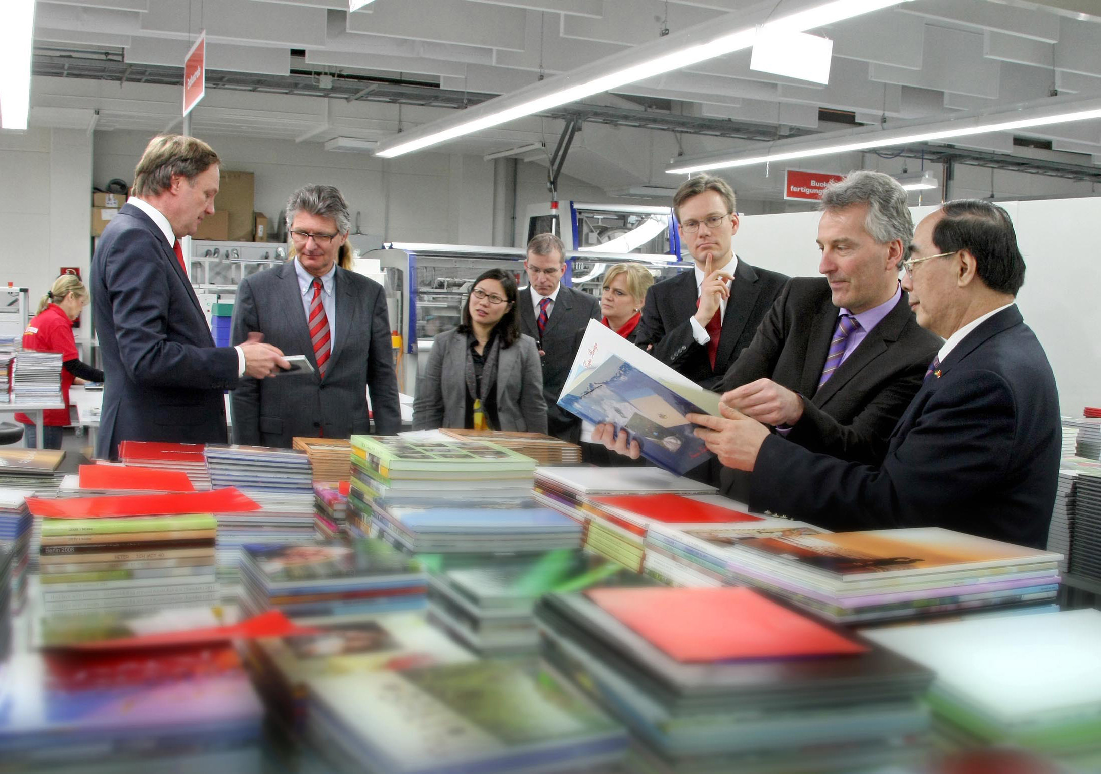 Chinesischer Botschafter besichtigt Fotofinishing-Marktführer, CEWE ...
