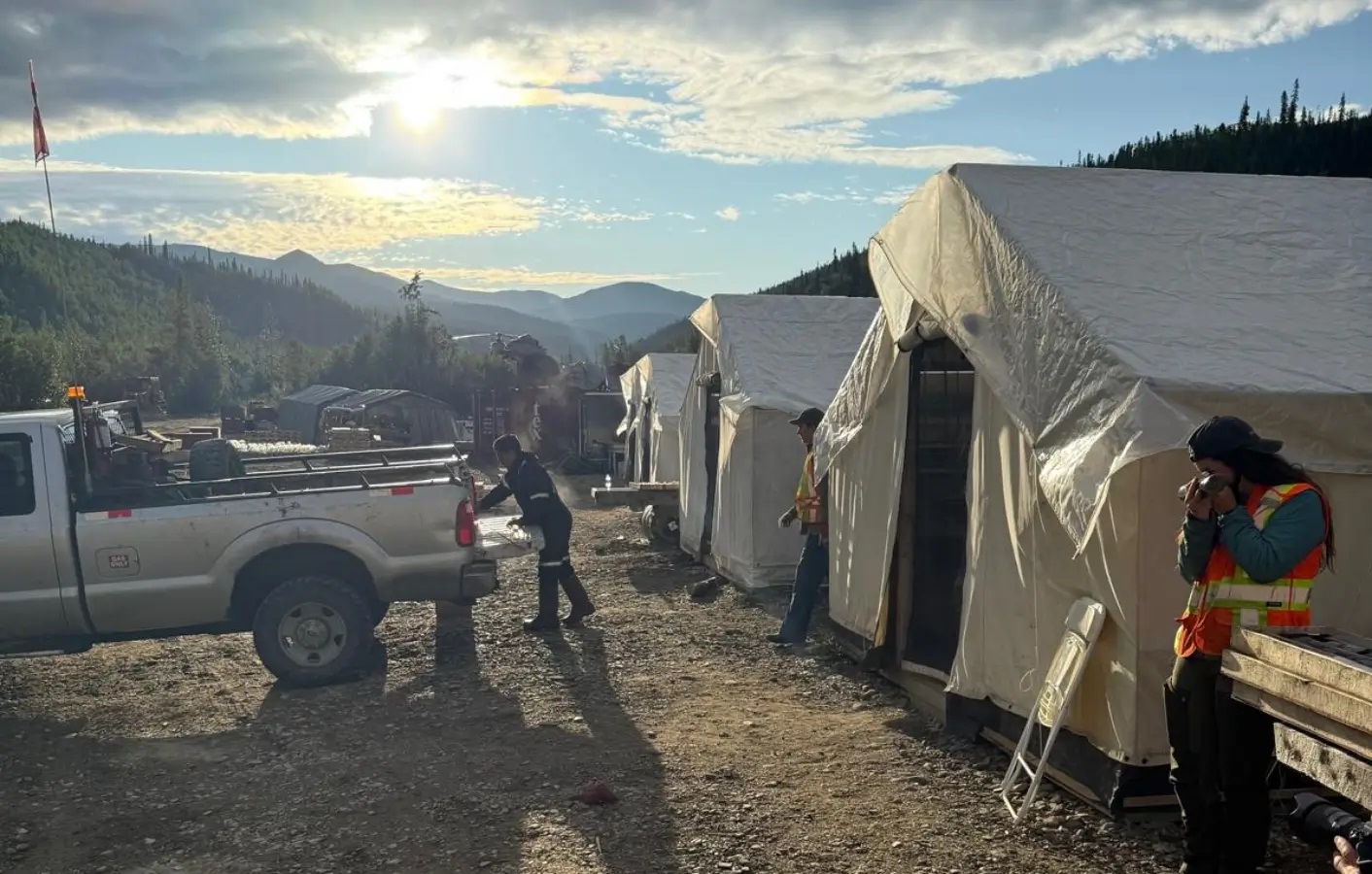 Sitka Gold erweitert Rhosgobel-Entdeckung mit starken Bohrergebnissen ...