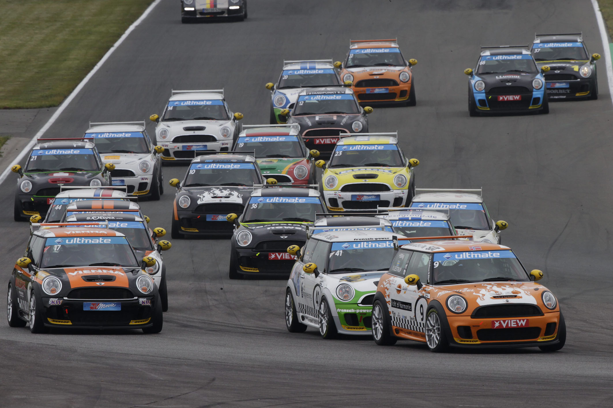 MINI Trophy startet exklusiv auf Dunlop, Goodyear Germany GmbH, Story ...