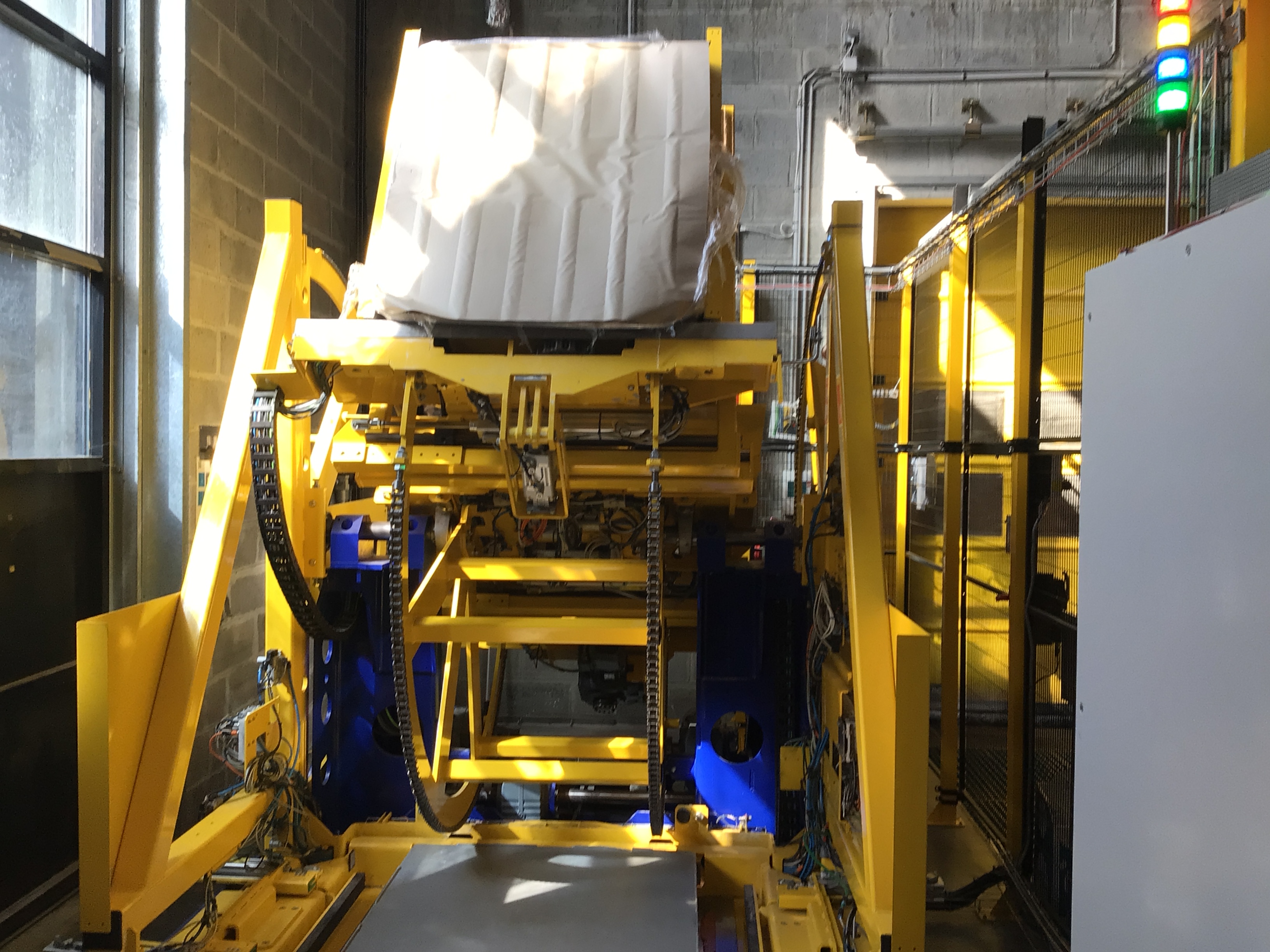 There is no such thing as too safe - pallet changing with the highest ...