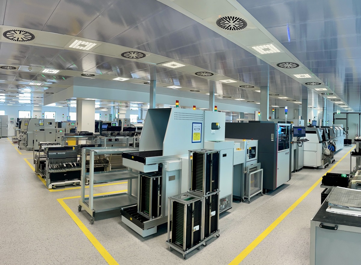 COBO SPA bewältigt wachsende Produktvielfalt mit FUJIs Allrounder ...