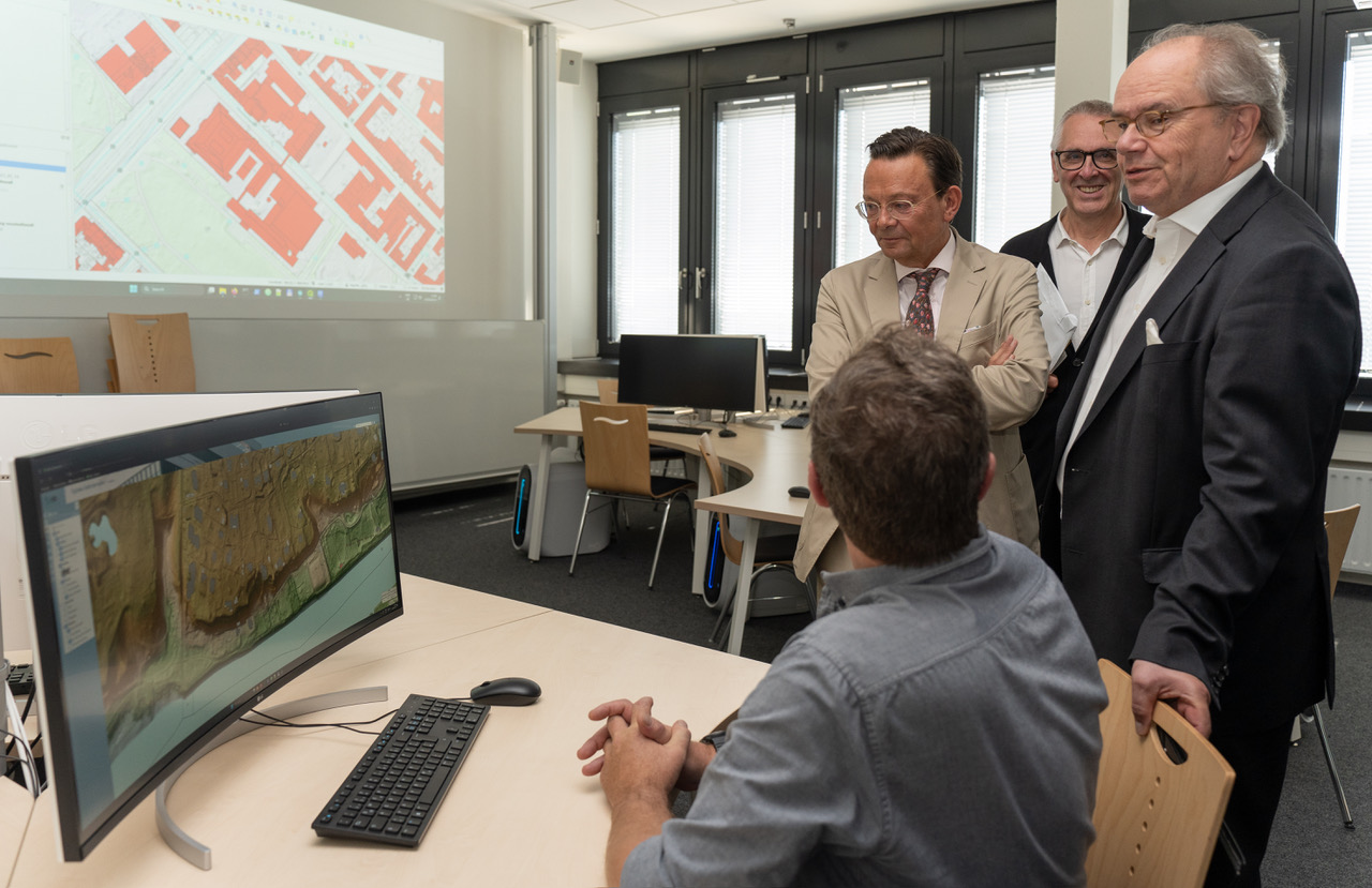 Kontinuierlicher Ausbau der Digitalisierung, Hochschule Bremen, Story - PresseBox