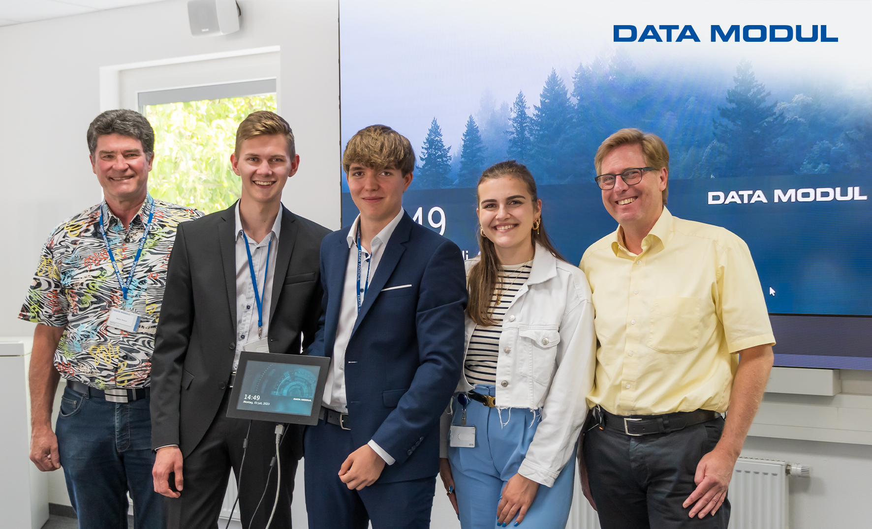 DATA MODUL unterstützt Schülerprojekt am technischen Gymnasium mit Open ...