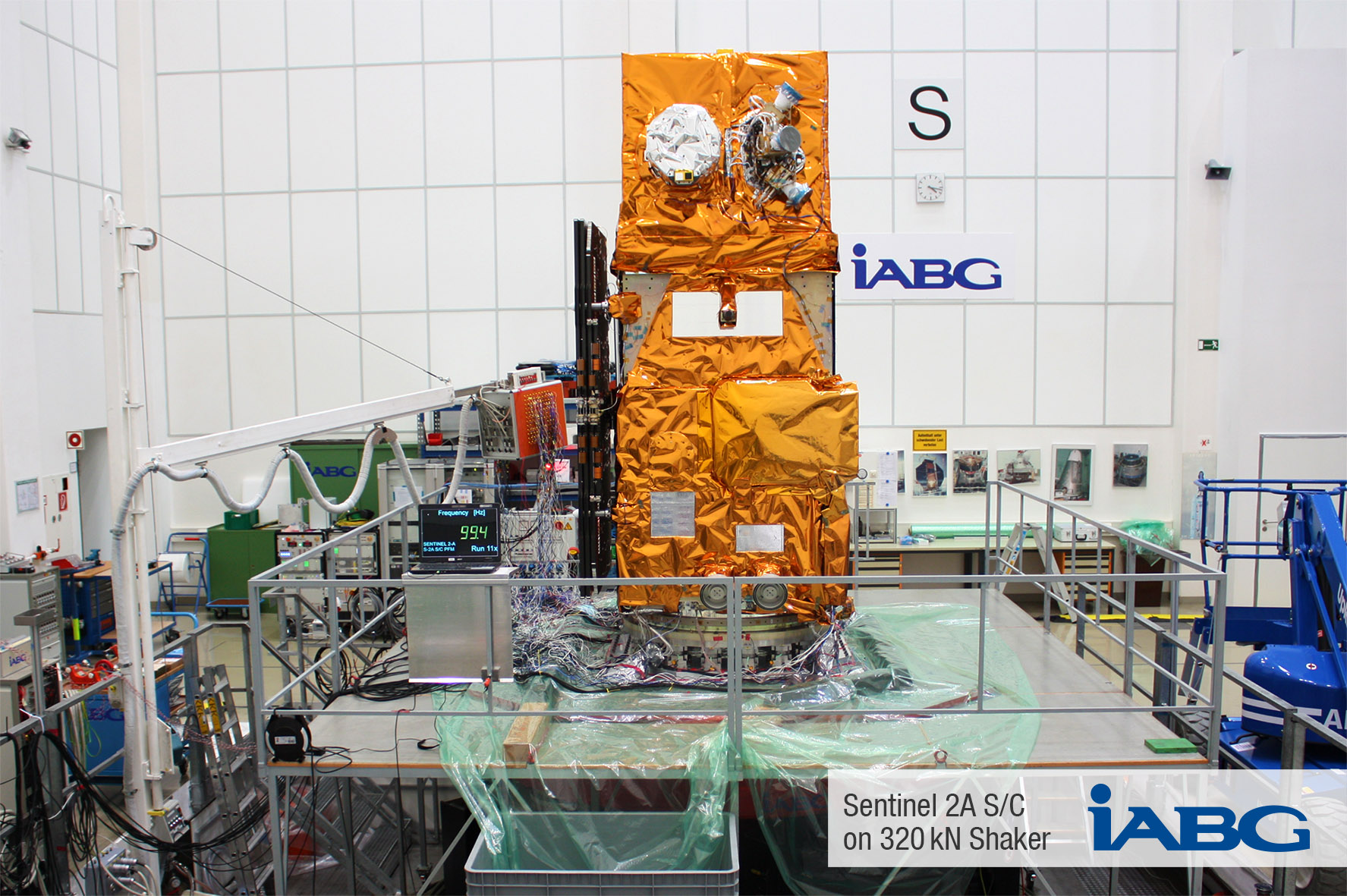 Last public presentation of the Sentinel-2A satellite in IABG's space ...