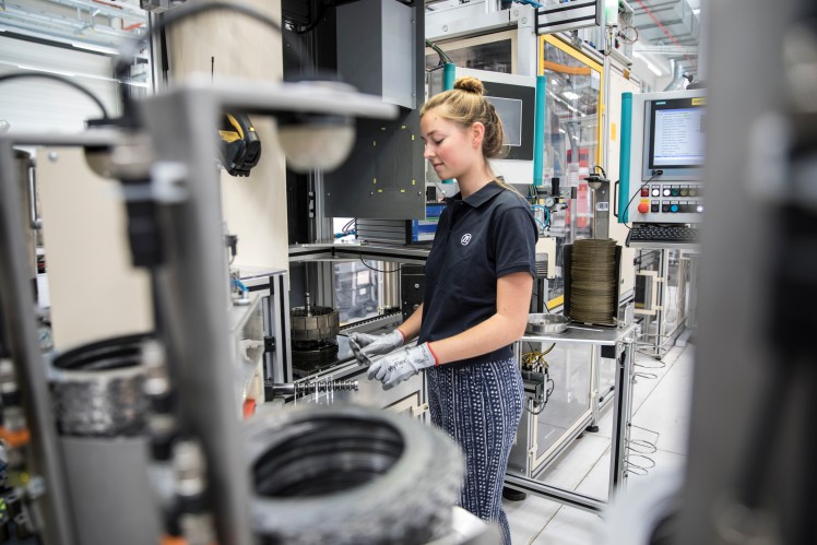 ZF behauptet sich in herausforderndem Umfeld, ZF Friedrichshafen AG ...