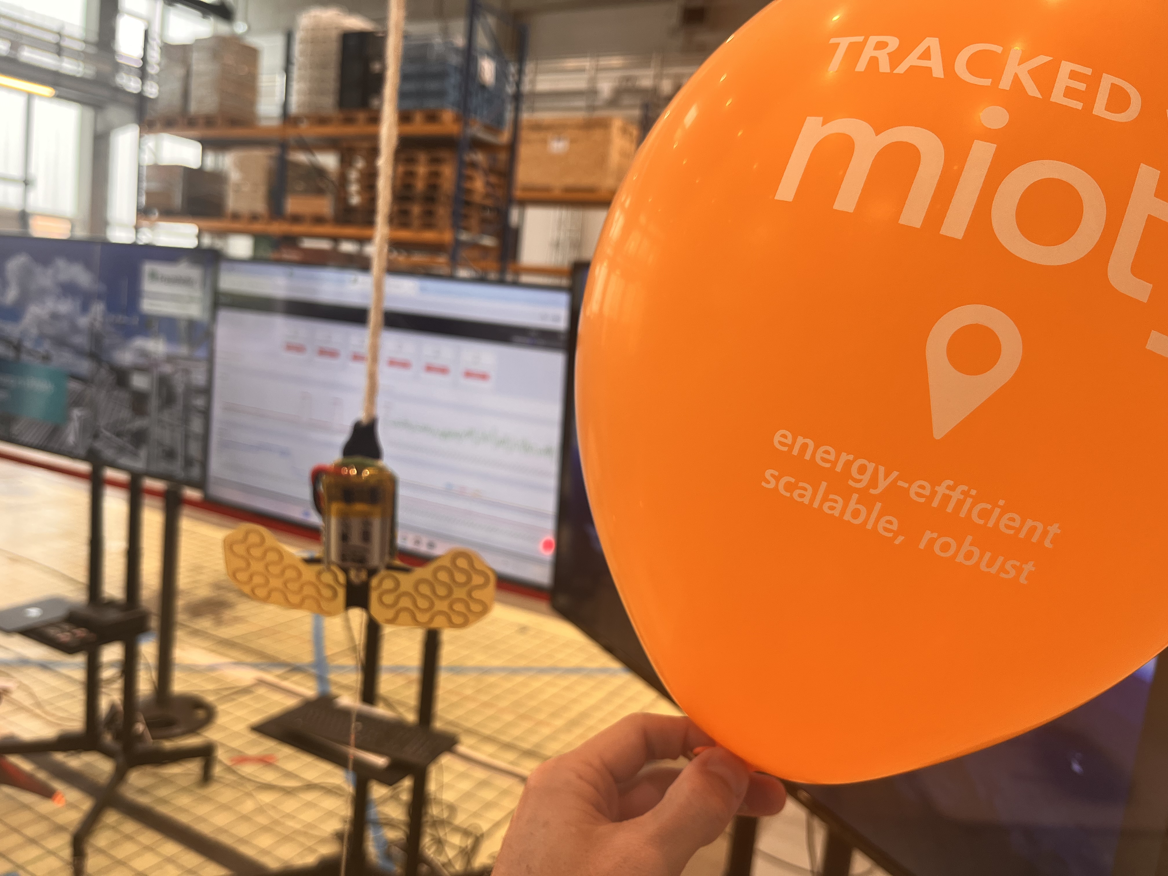 Communication and positioning solution for smart logistics processes ...