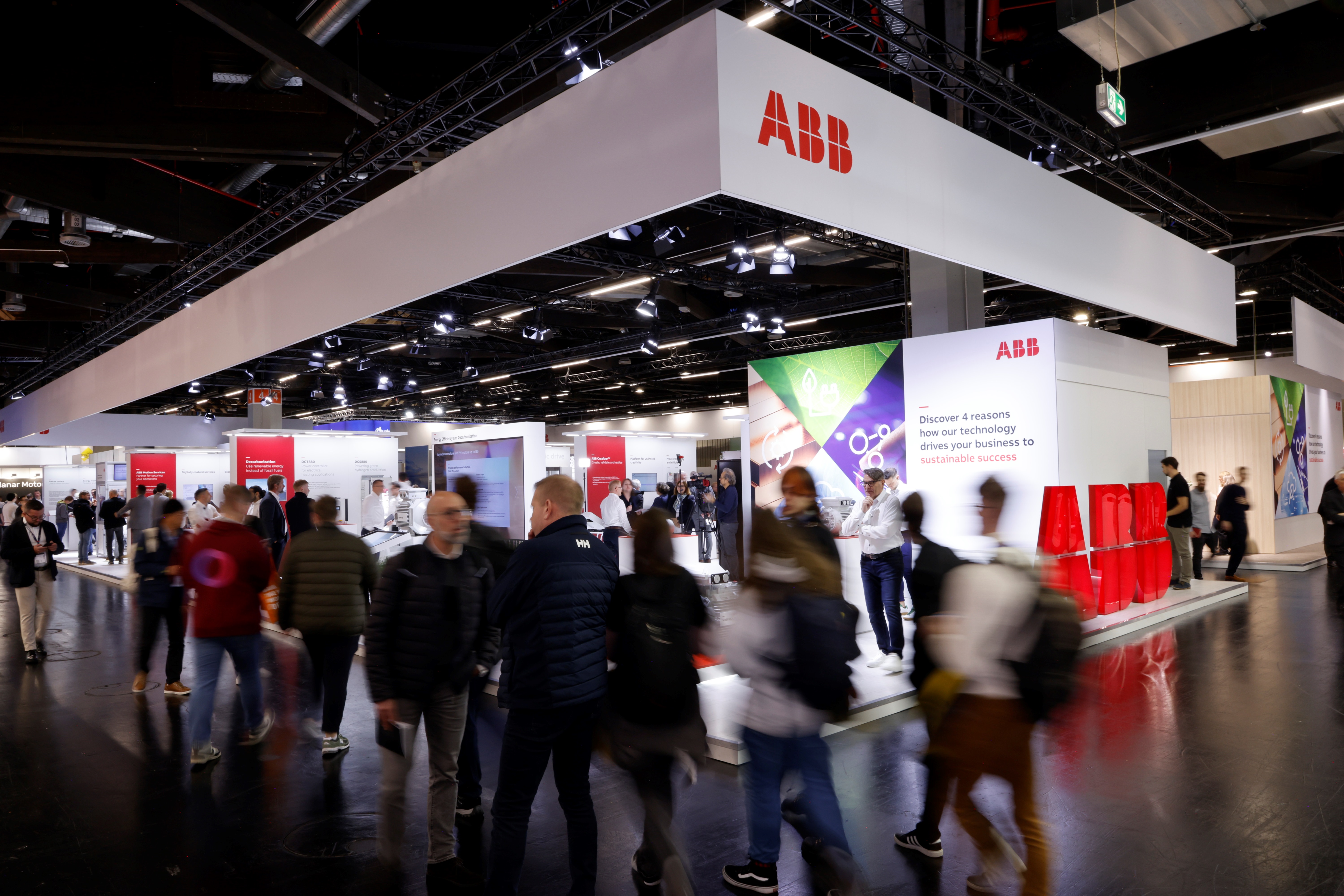 ABB zeigt auf der SPS 2025 Lösungen für sichere, effiziente und zukunftsfähige ...