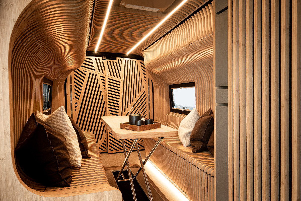 Einzigartiger Homeoffice Van: Alpine verkündet Markteinführung des Cross Cabin Van, ALPS ALPINE ...