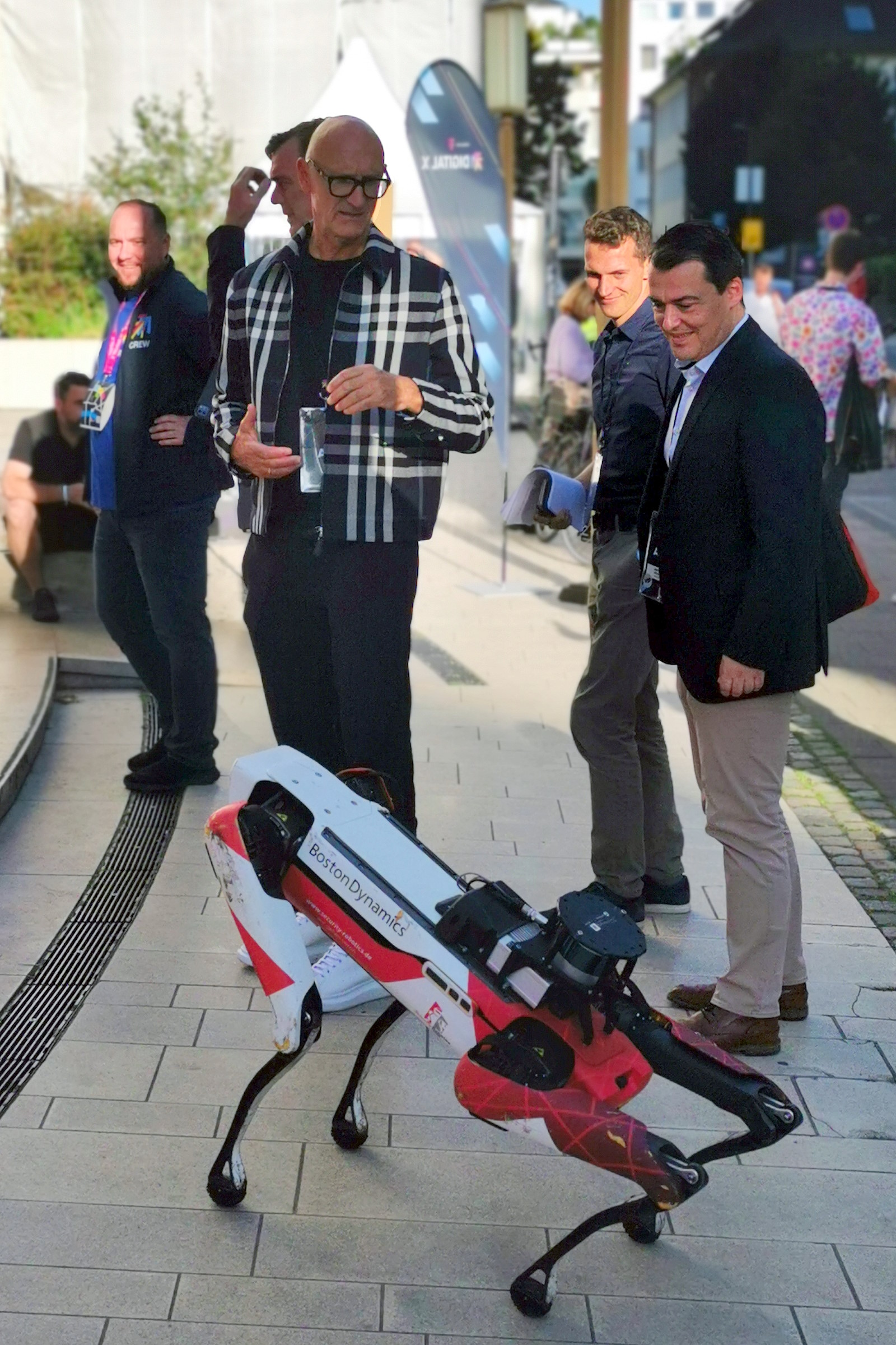 Be digital, stay human and love robots - Digital X 2023, Security ...