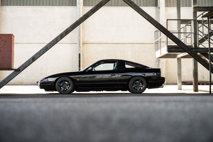 Mit Gutachten: ST XTA plus 3 Gewindefahrwerk für den Kult-Nissan S13 ...